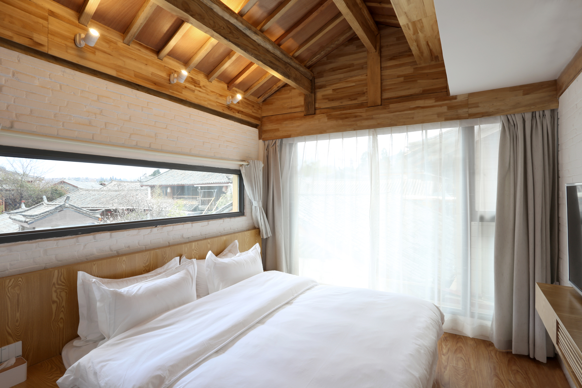 Gallery of Triangle Hotel / TAG - 20