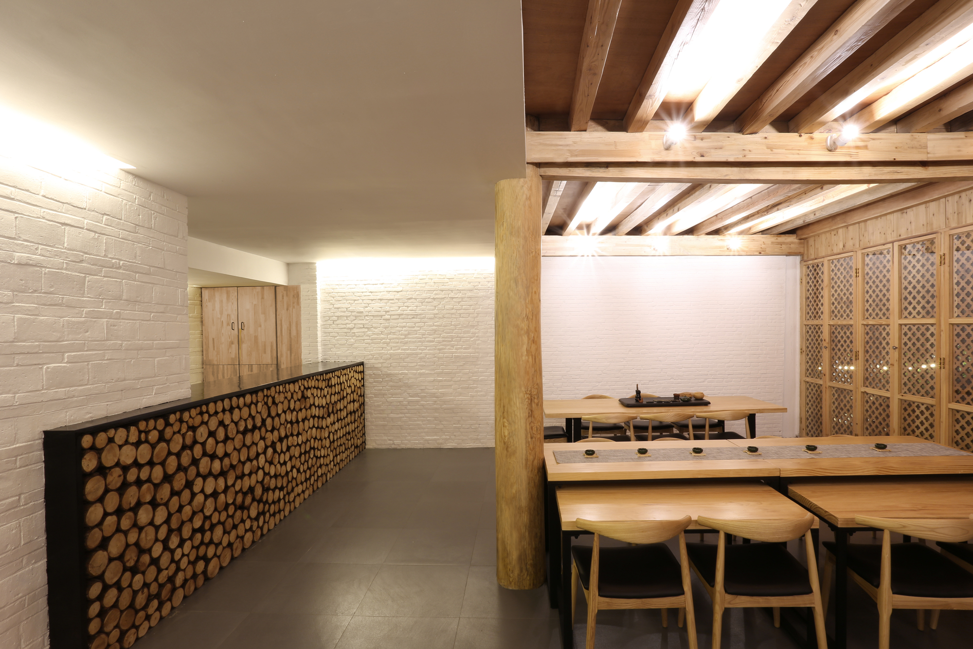 Gallery of Triangle Hotel / TAG - 24