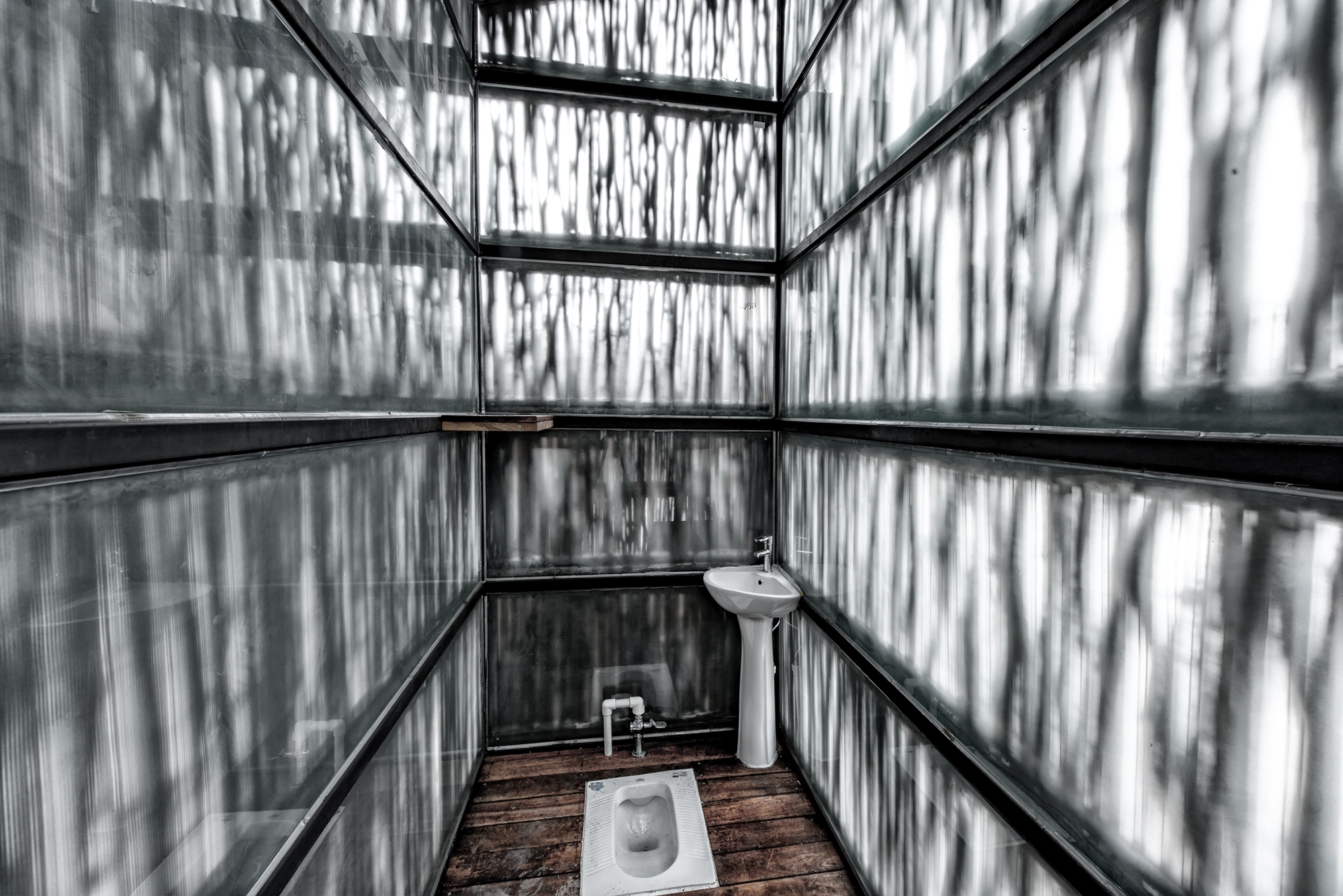 Gallery of Restroom in the Mountains / Lab D+H - 9