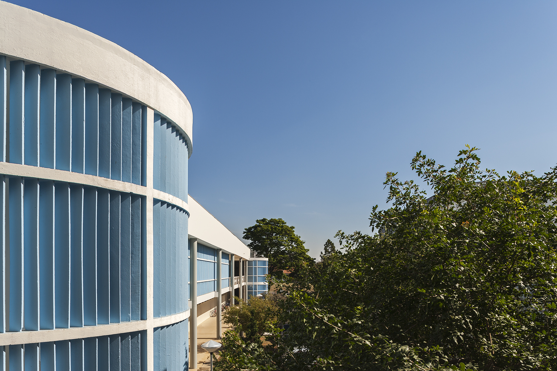 Gallery of Fundamental Sciences Division Building / METRO Arquitetos ...