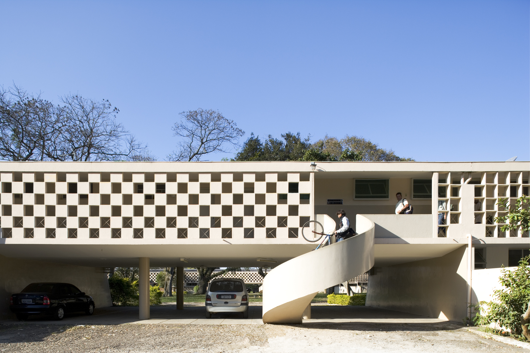 Gallery of Fundamental Sciences Division Building / METRO Arquitetos ...