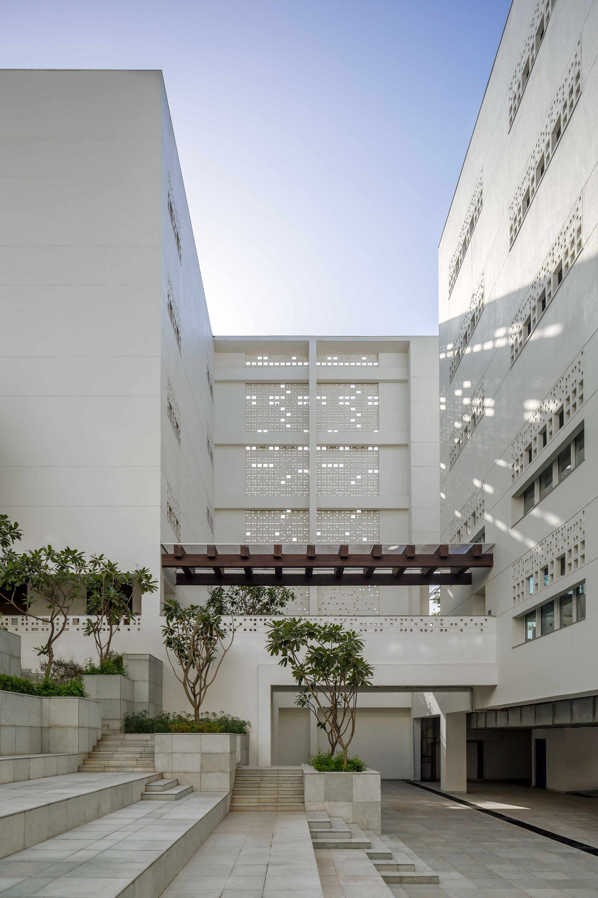 Gallery of The British School / Morphogenesis - 13