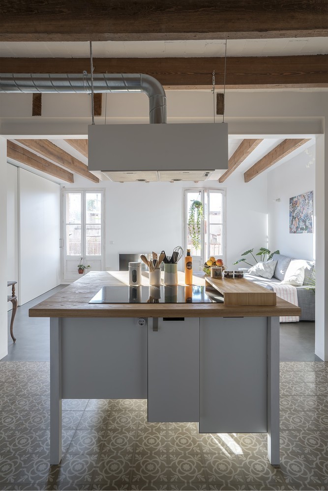 Gallery of Smart Configurations for Small Kitchens - 22