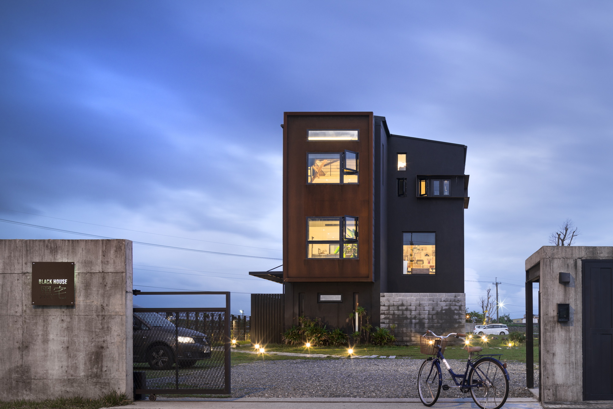 Gallery of Black House / C3 - 6
