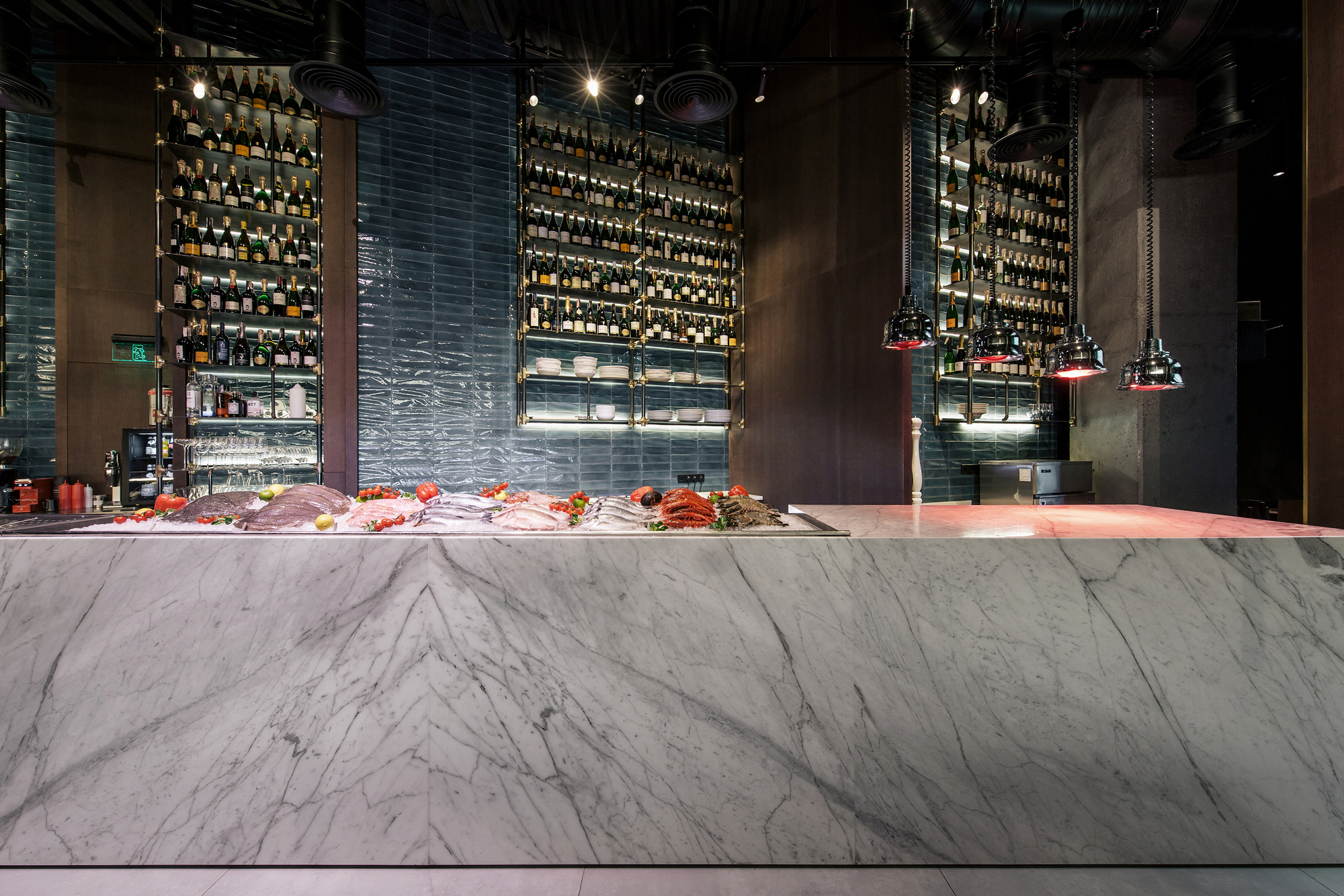 Gallery of Fish Restaurant CATCH / YoDezeen studio - 18