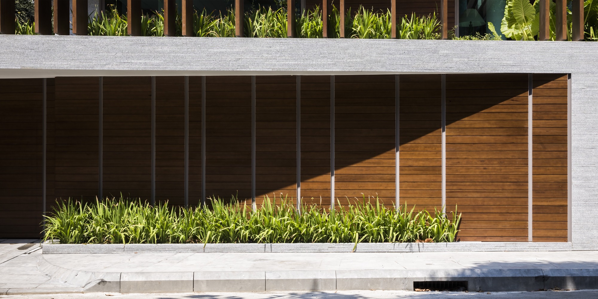 Gallery of Louvers House / MIA Design Studio - 11