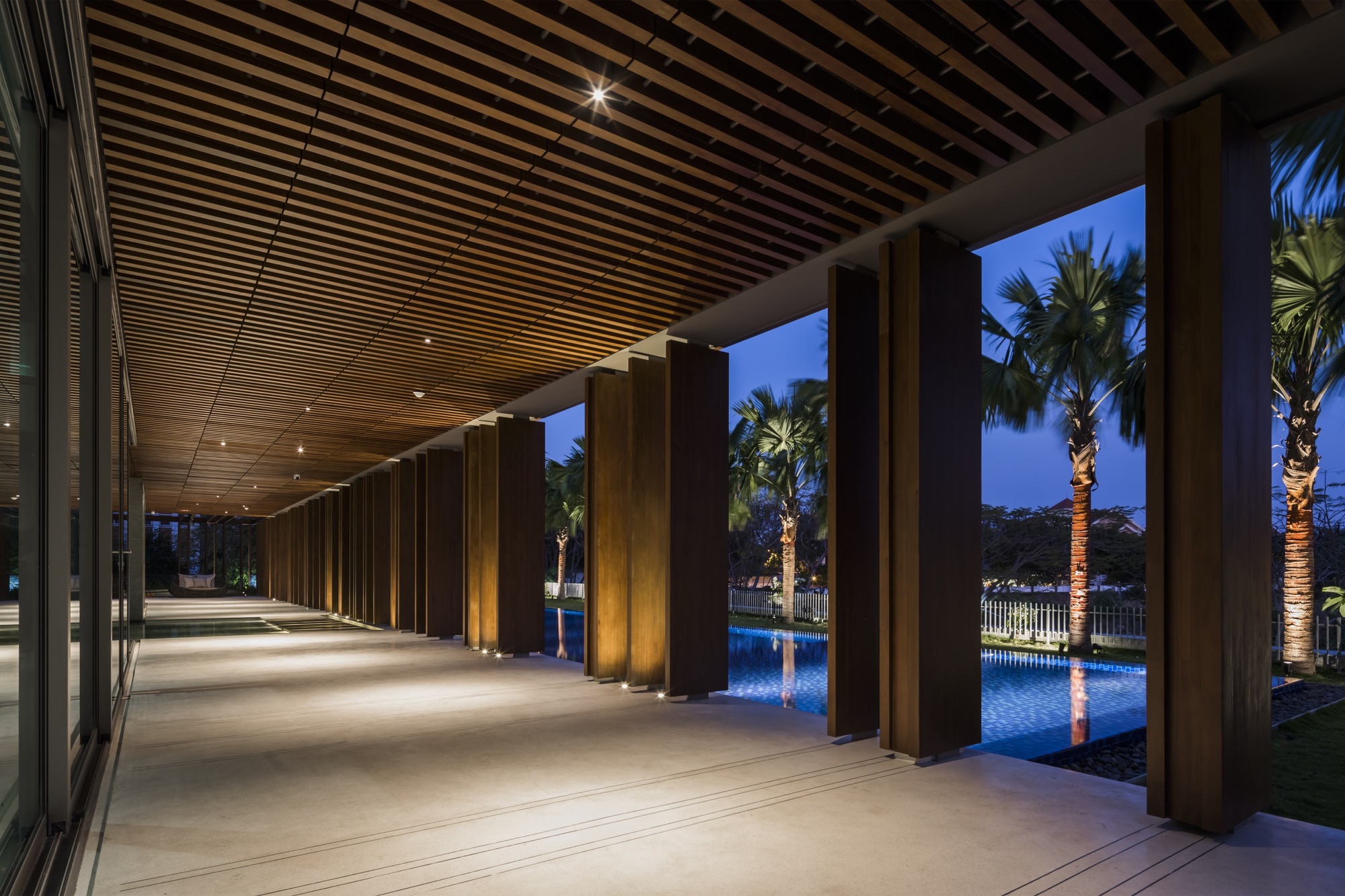 Gallery of Louvers House / MIA Design Studio - 13