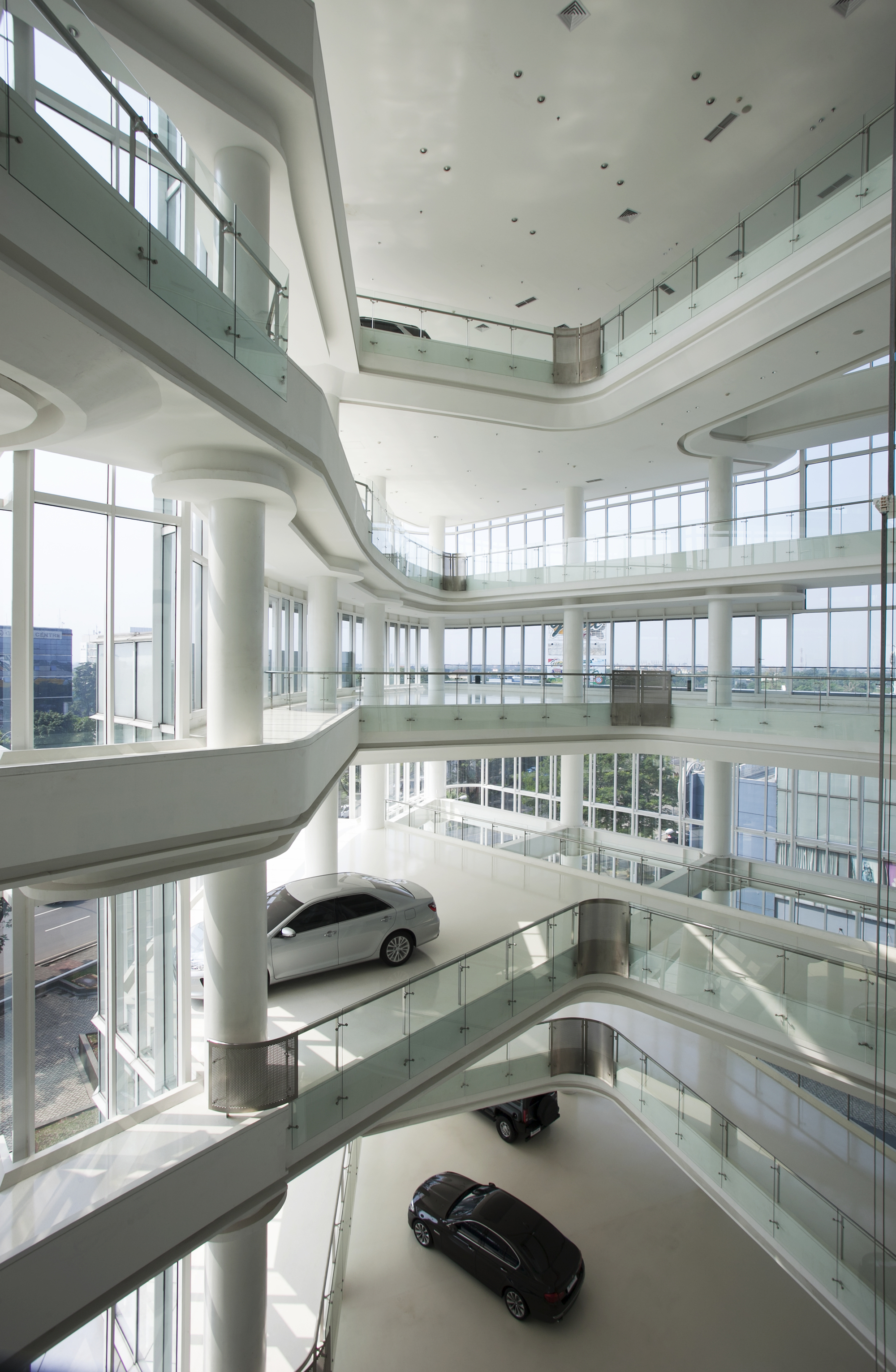 Gallery of Andalan Automotive Gallery and Office / Studio SA_e + Sindhu ...