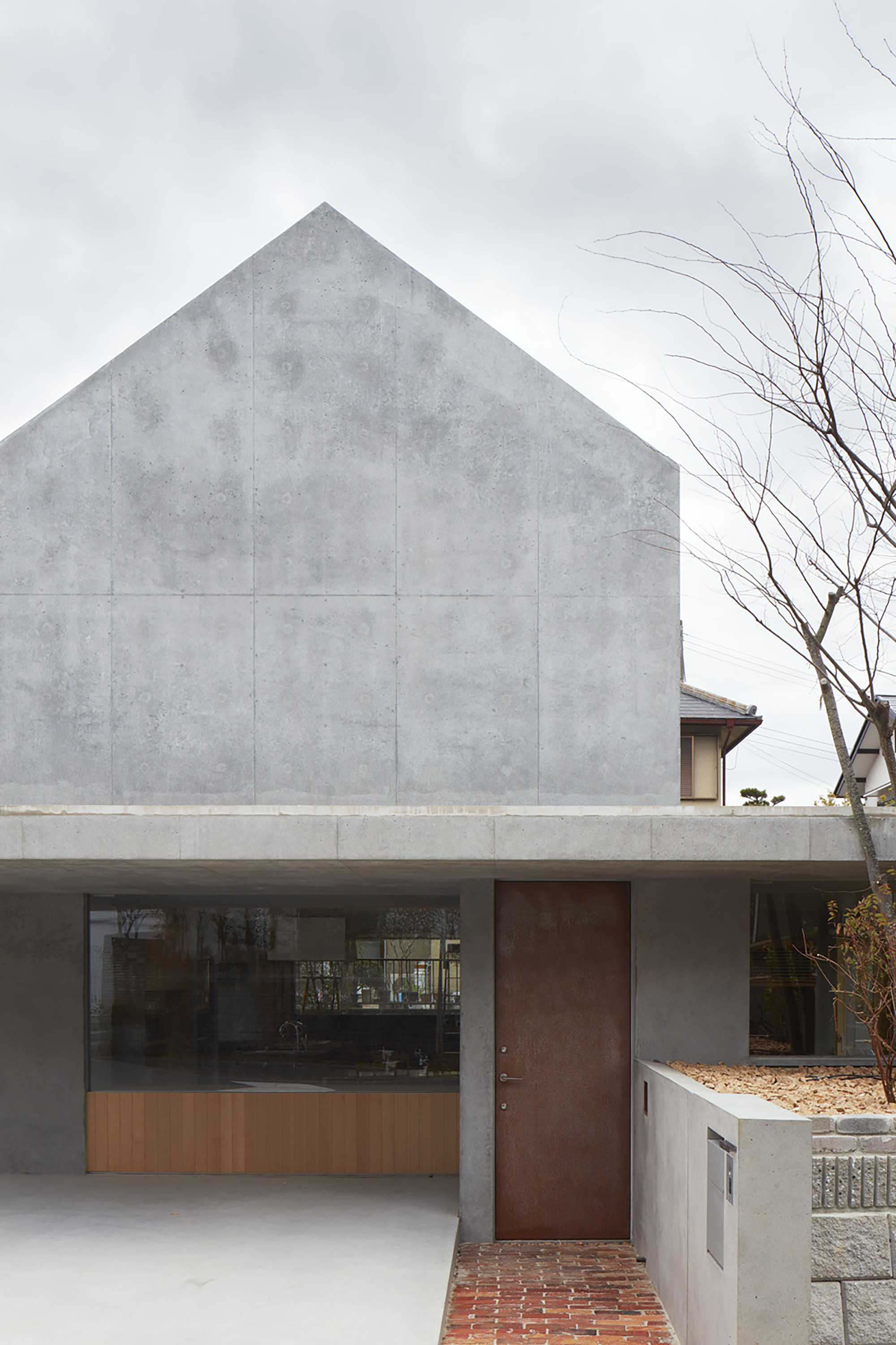 Gallery of Floating Hut / Tomohiro Hata Architect and Associates - 16