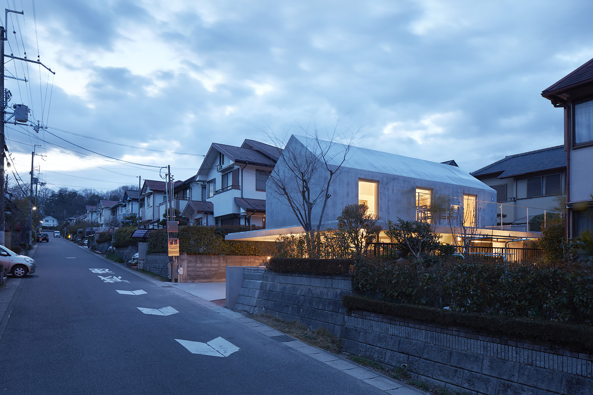 Gallery of Floating Hut / Tomohiro Hata Architect and Associates - 17
