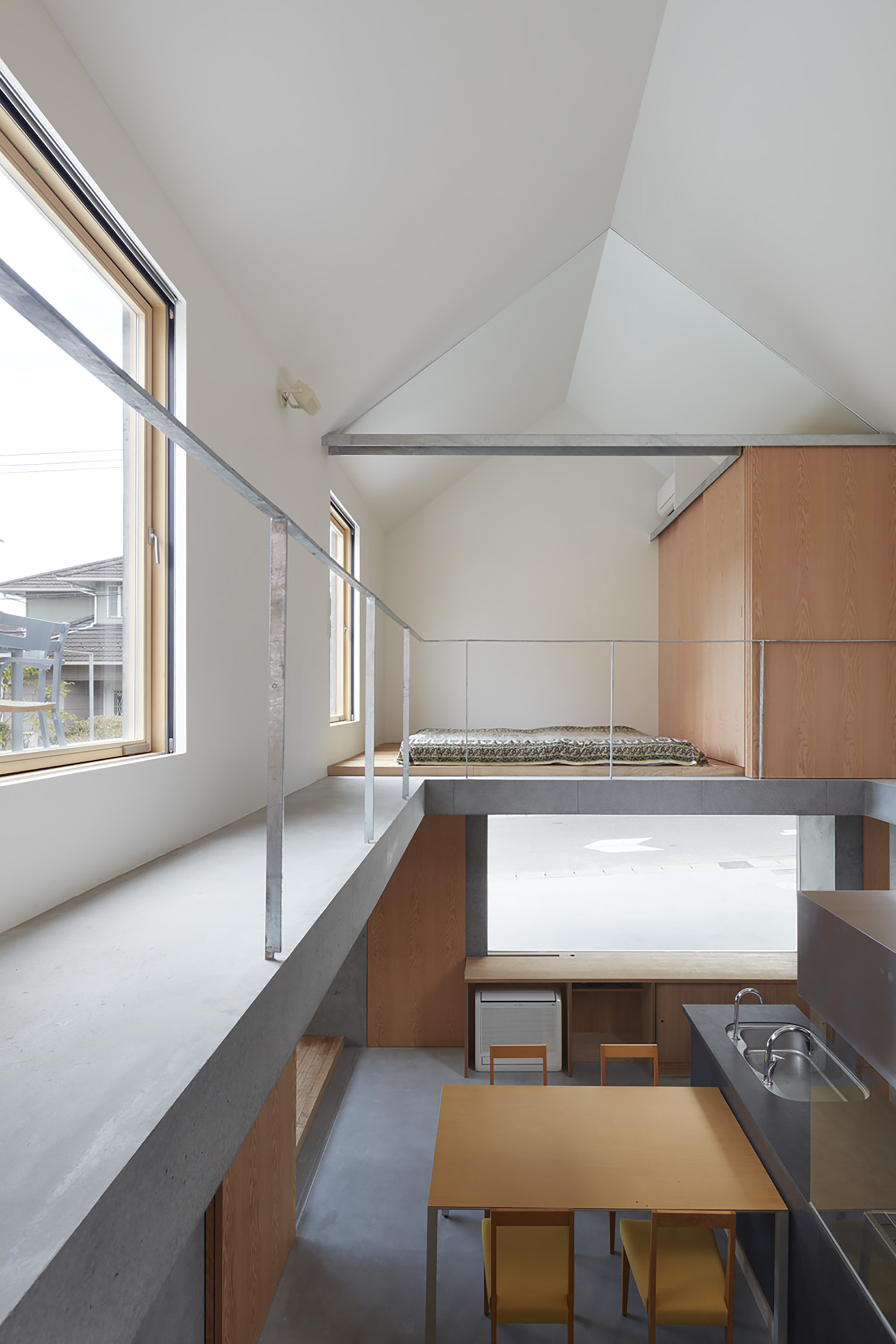 Gallery of Floating Hut / Tomohiro Hata Architect and Associates - 13