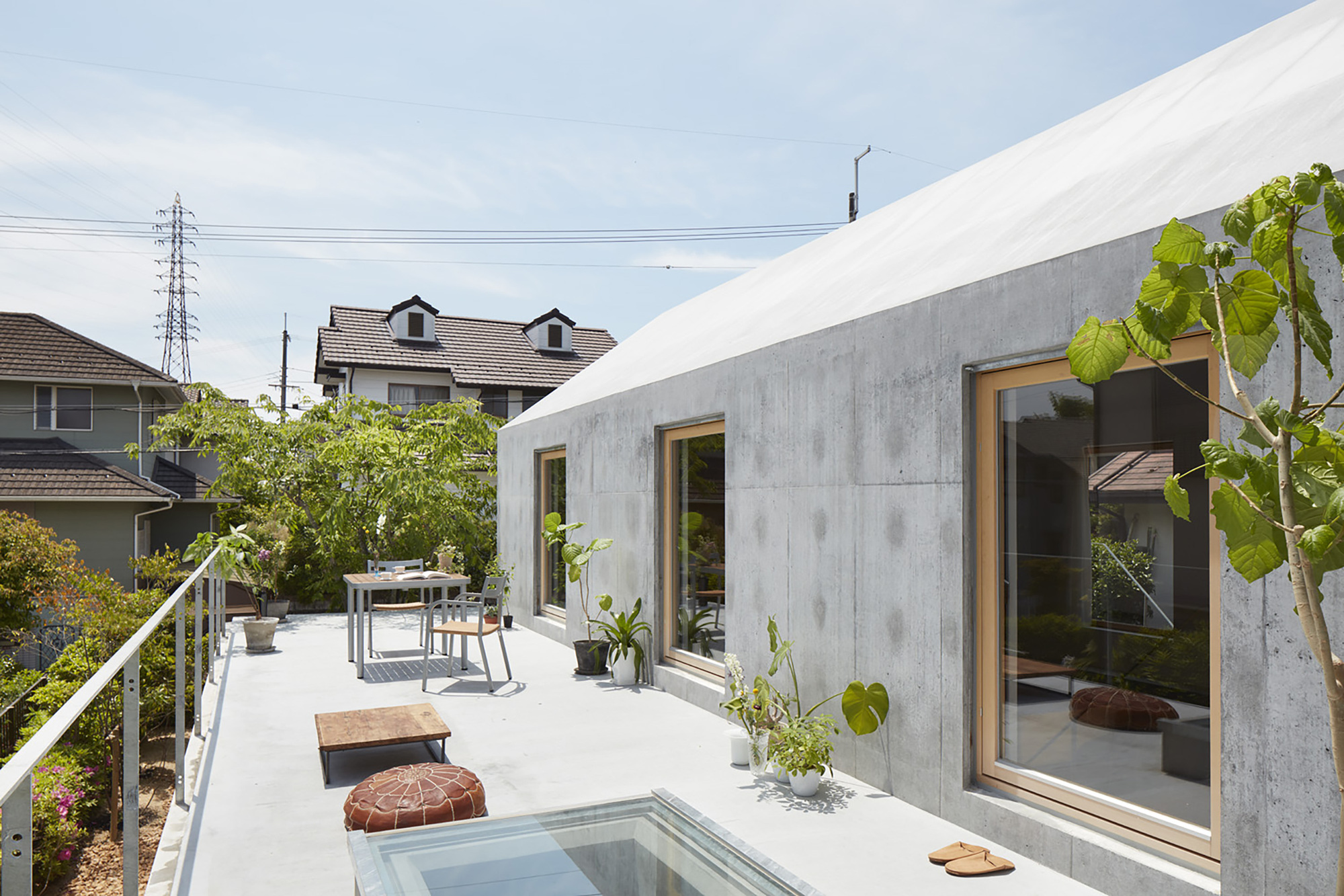 Gallery of Floating Hut / Tomohiro Hata Architect and Associates - 12