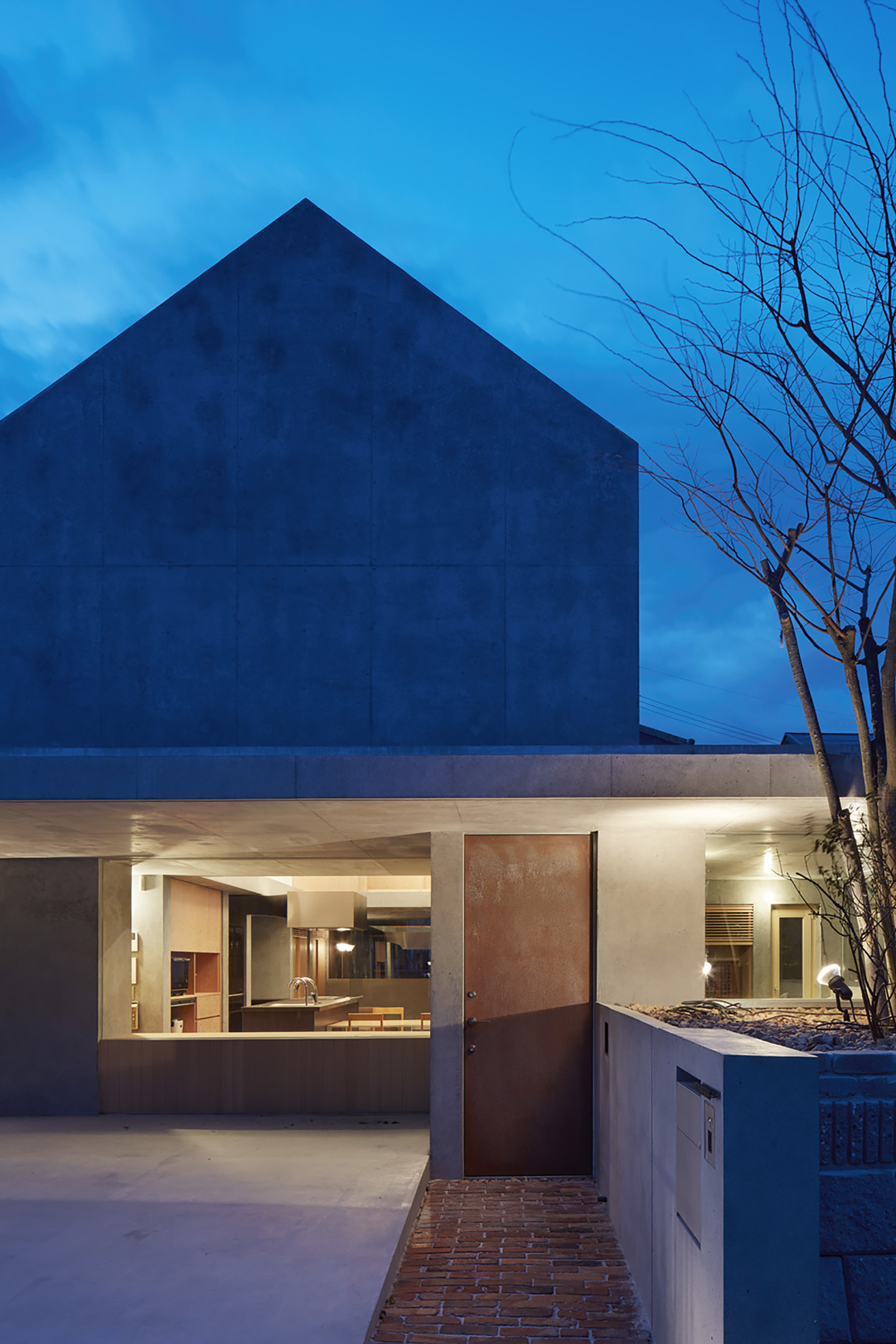 Gallery of Floating Hut / Tomohiro Hata Architect and Associates - 25