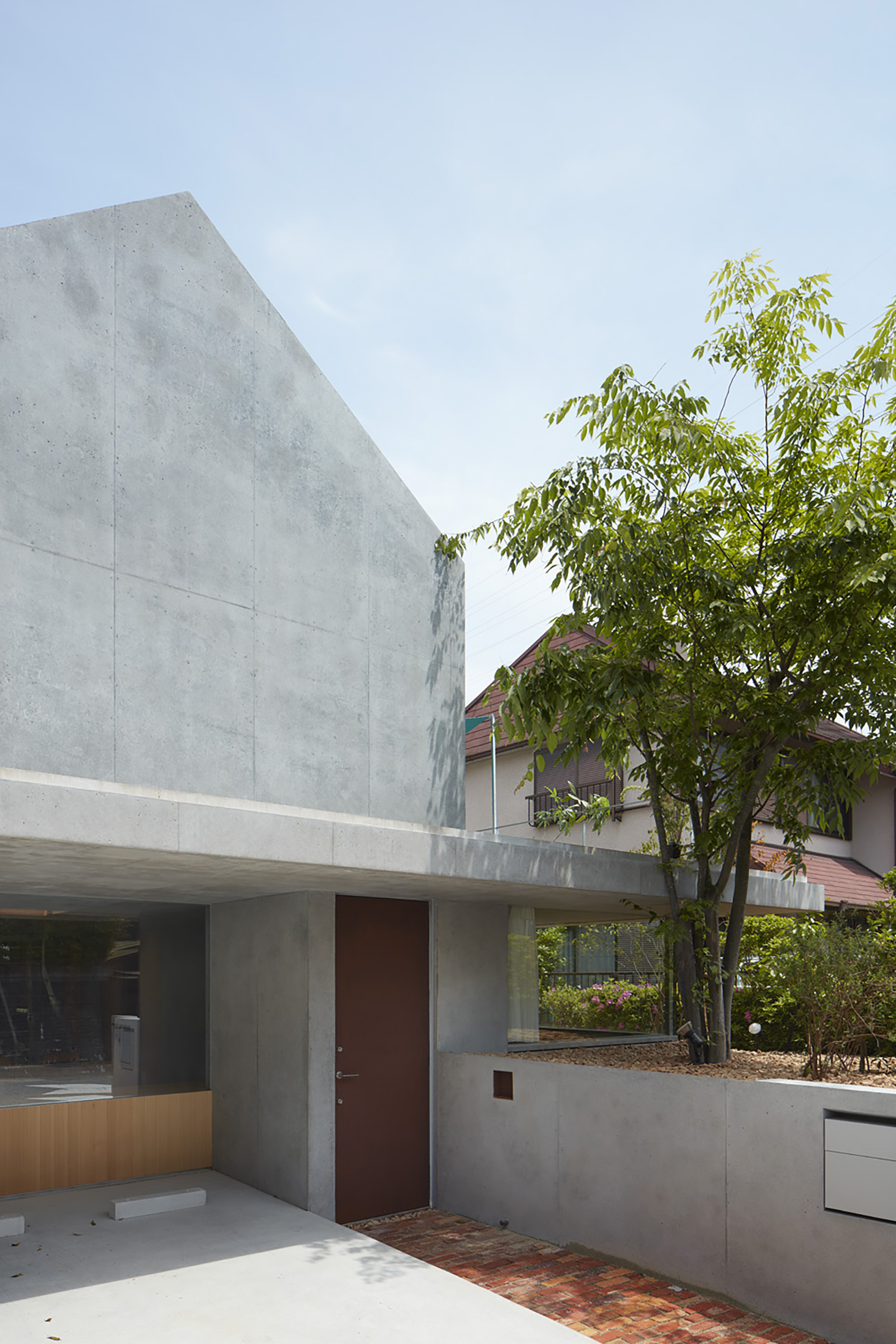 Gallery of Floating Hut / Tomohiro Hata Architect and Associates - 21