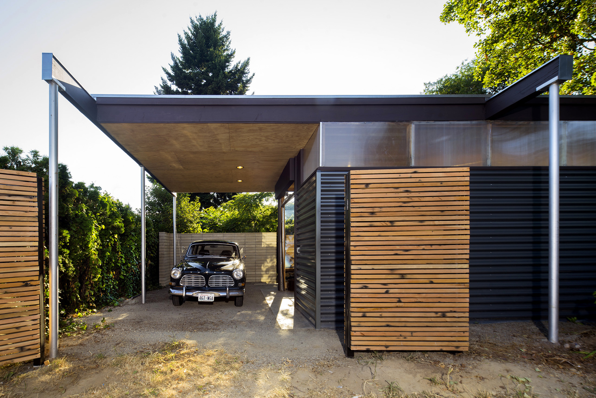 Gallery of Grasshopper Studio and Courtyard / Wittman Estes - 11