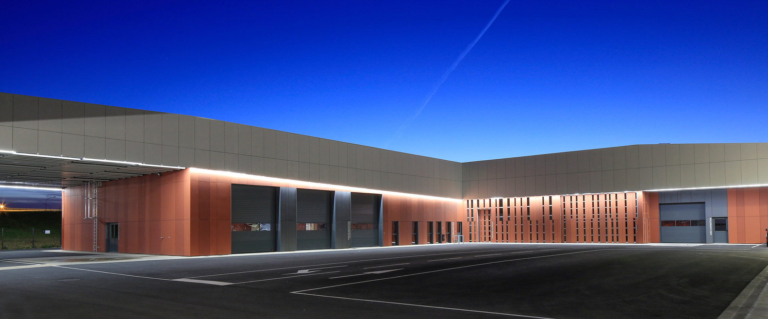 Gallery of Technical Center of Blagnac / NBJ architectes - 5