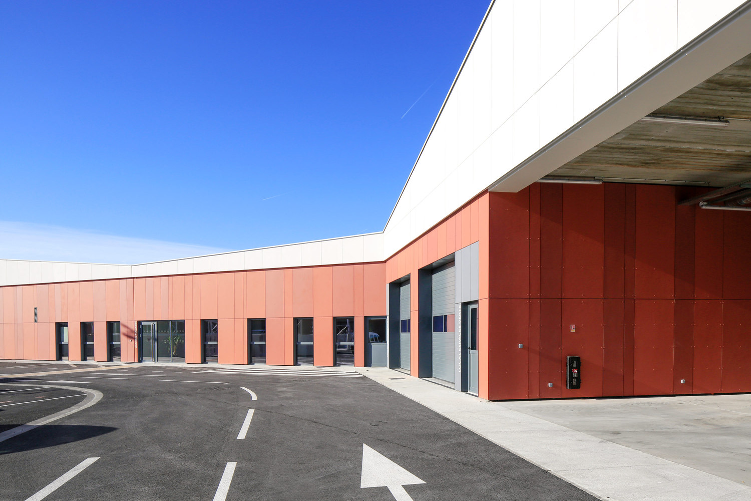 Gallery of Technical Center of Blagnac / NBJ architectes - 9