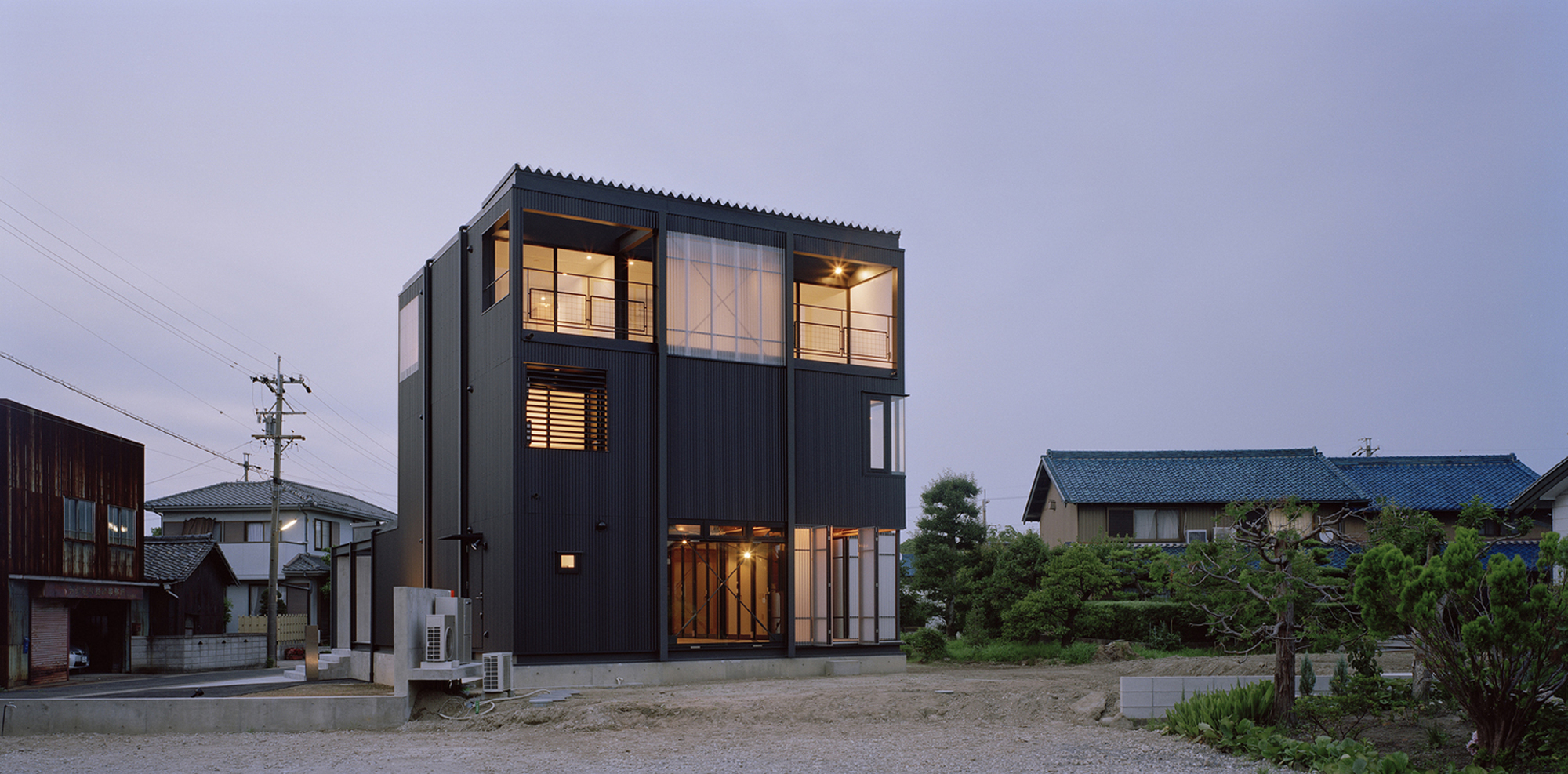 Gallery of Corrugated-Sheet House / Daisuke Yamashita Architects - 12
