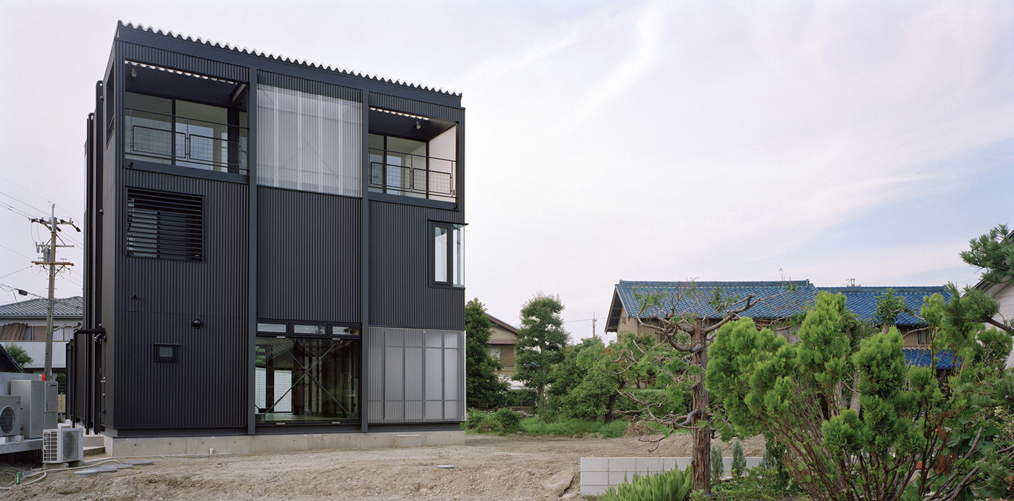 Gallery of Corrugated-Sheet House / Daisuke Yamashita Architects - 14