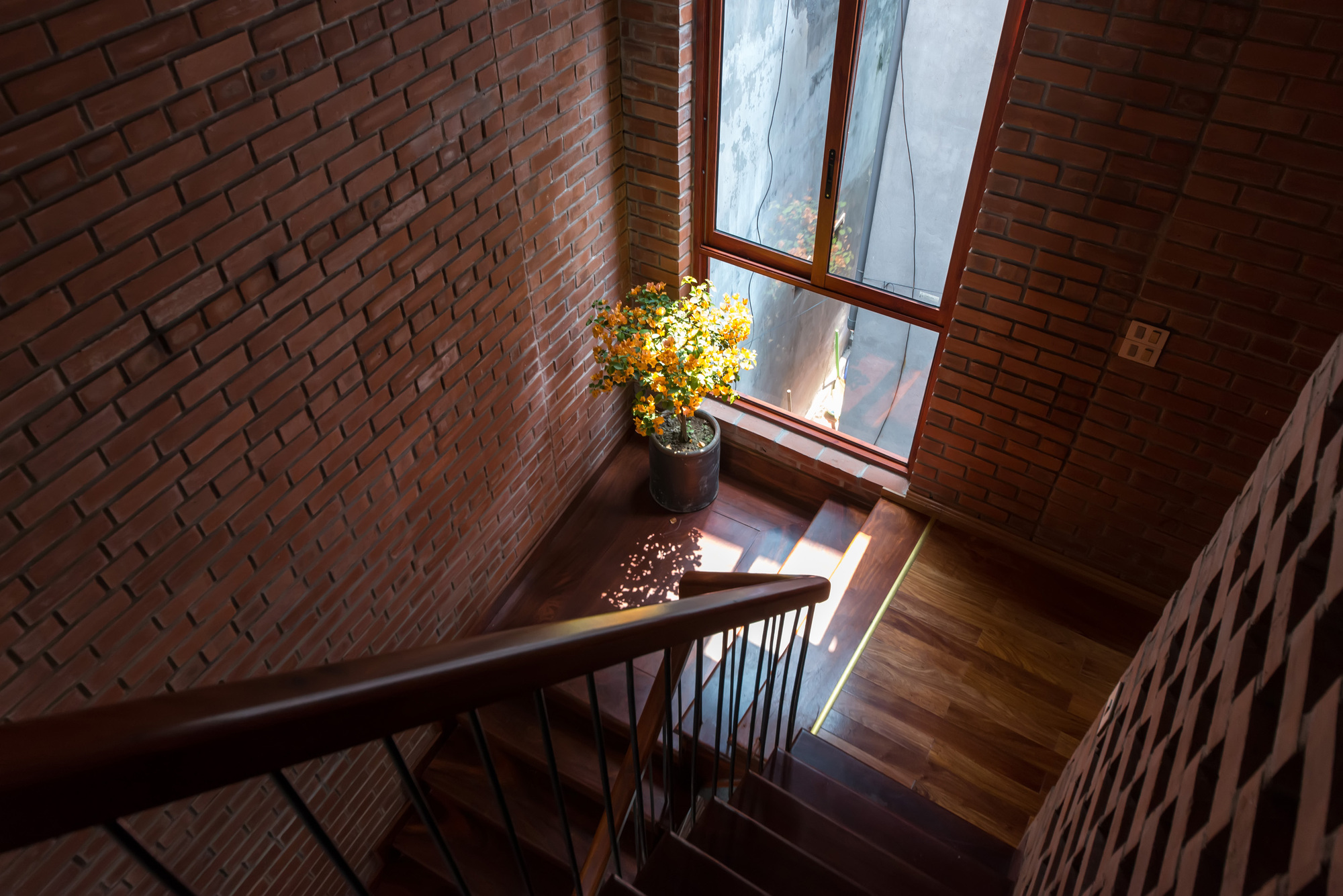 Gallery of Brick Cave / H&P Architects - 11