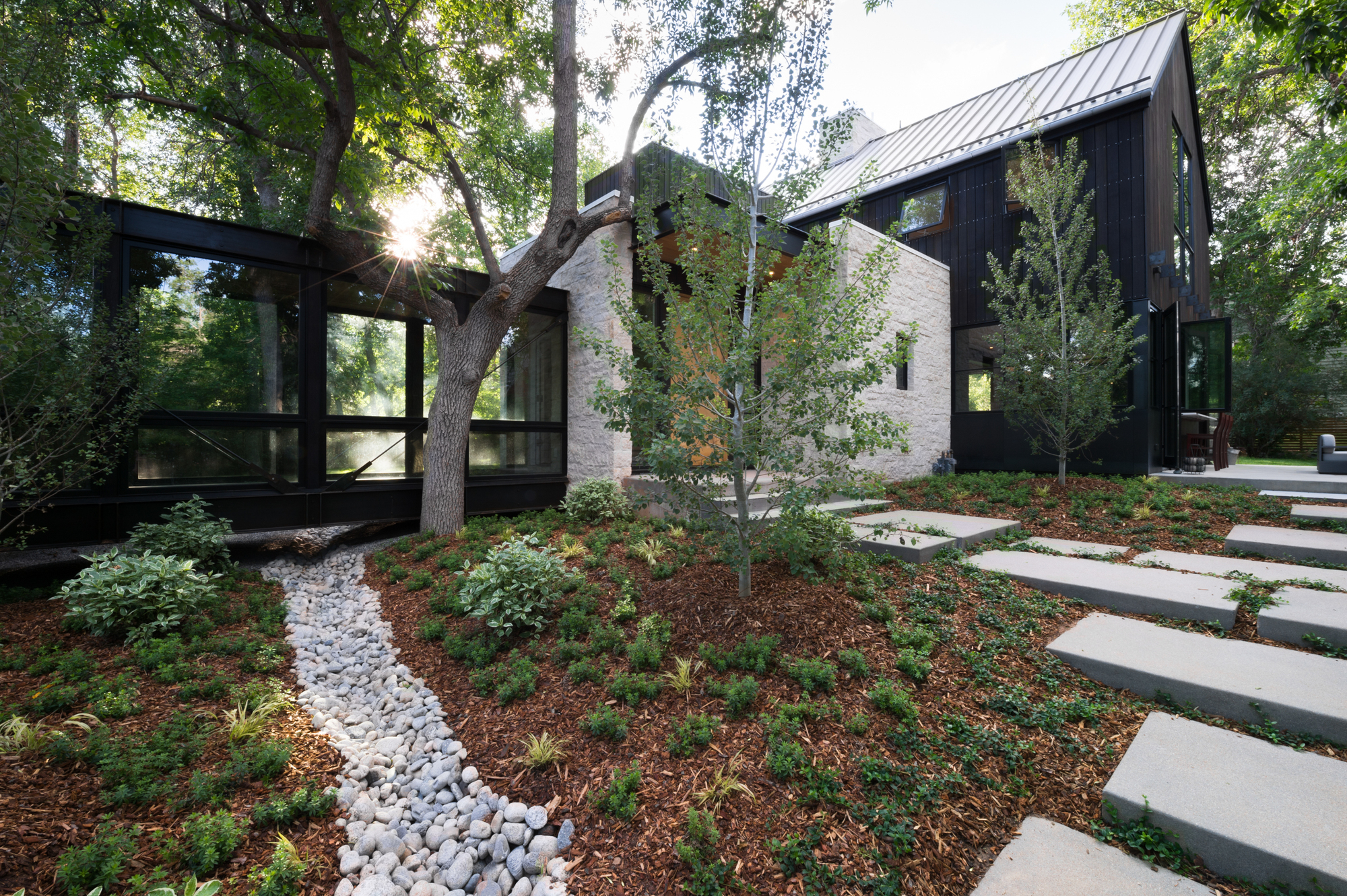 Galeria de Chickadee / Surround Architecture - 16