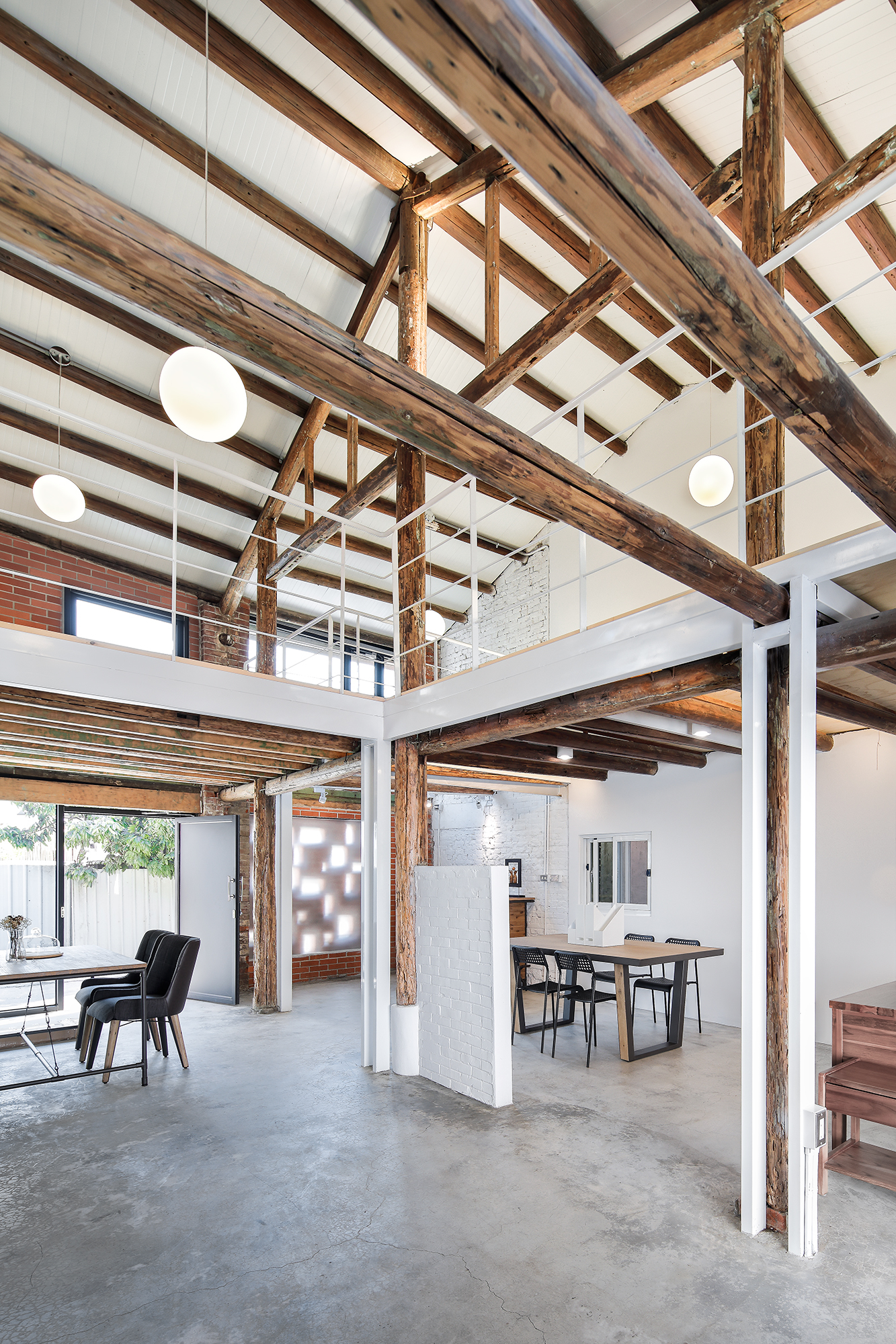 Gallery of Space of Engraving Lights / J.R Architects - 21