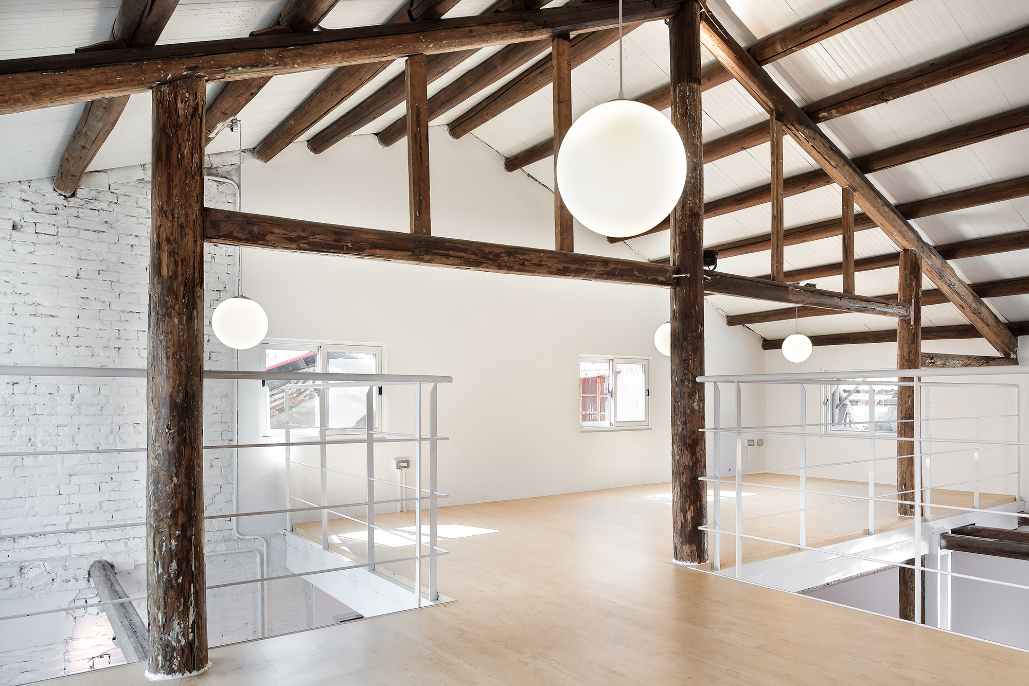 Gallery of Space of Engraving Lights / J.R Architects - 12