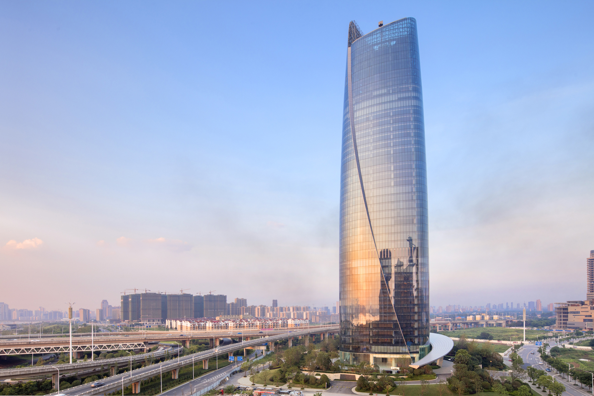 Gallery of Nanchang Sinic Center / Shanghai Tianhua Architecture ...