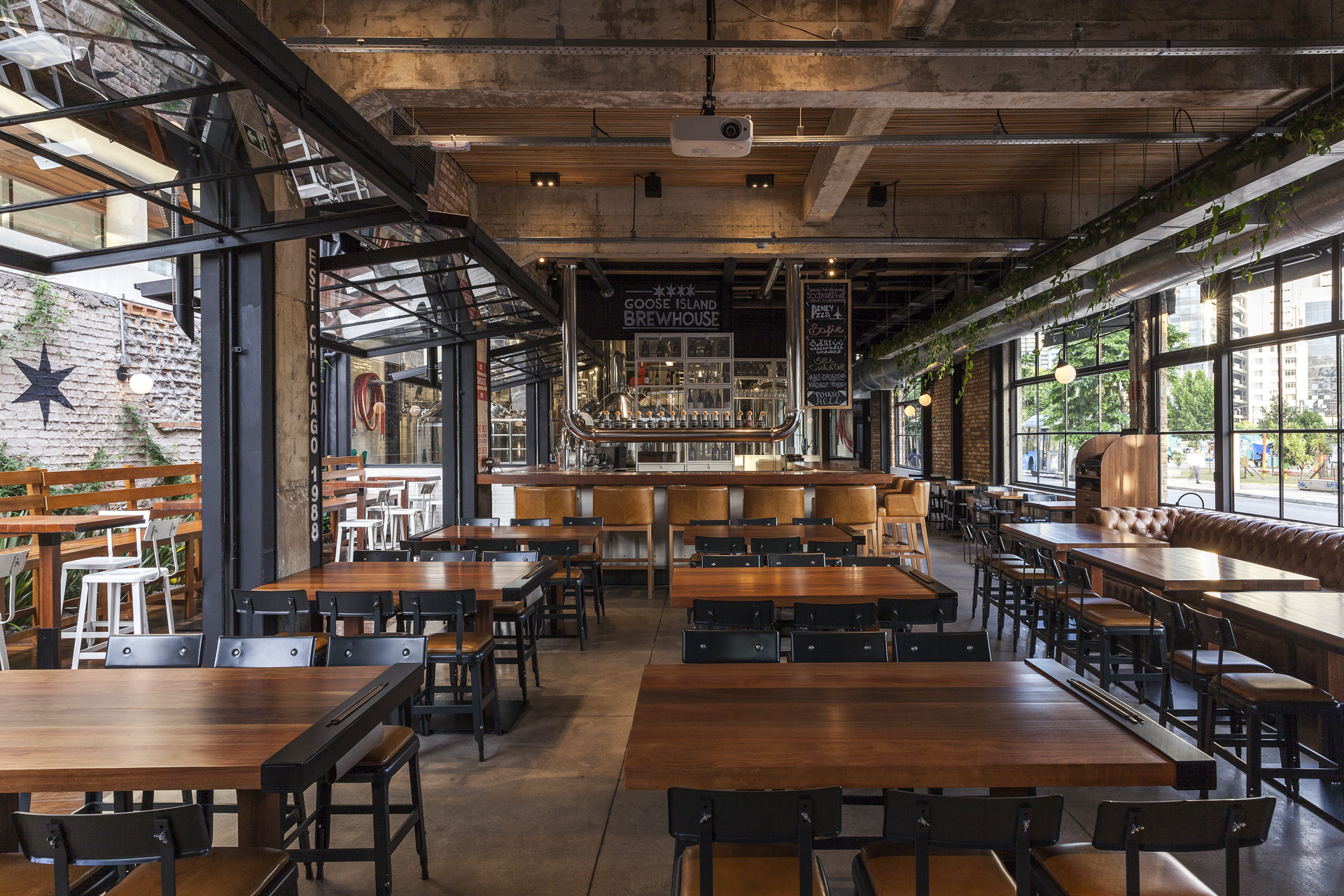 Gallery of Goose Island Brewhouse / SuperLimão + McKinley Burkart - 6
