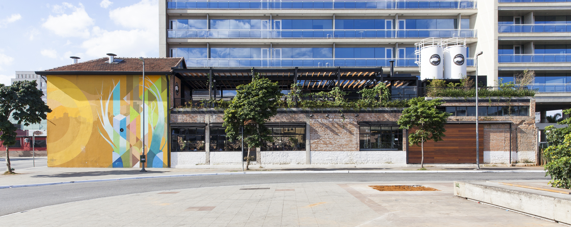 Gallery of Goose Island Brewhouse / SuperLimão + McKinley Burkart - 36