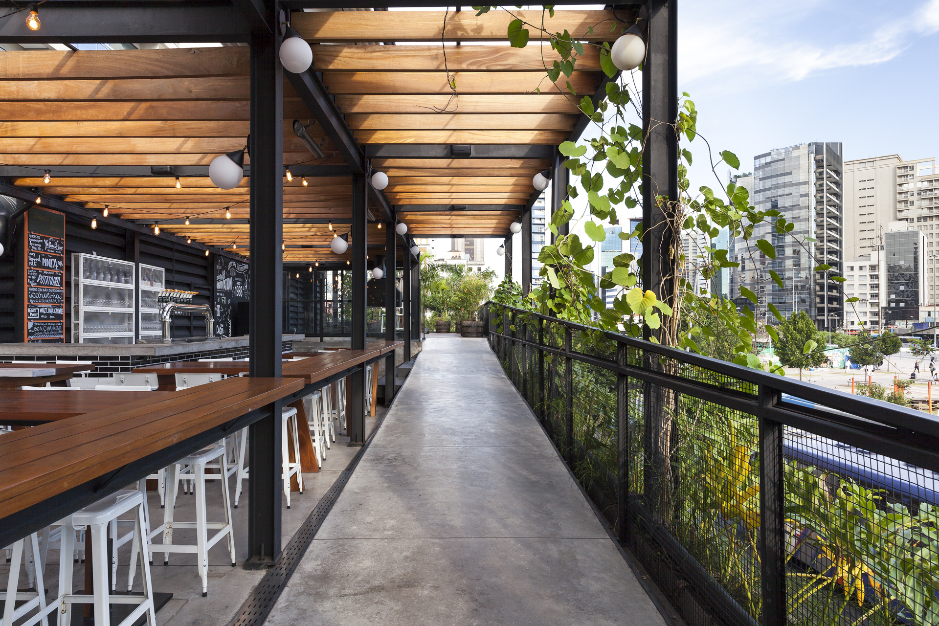 Gallery of Goose Island Brewhouse / SuperLimão + McKinley Burkart - 37