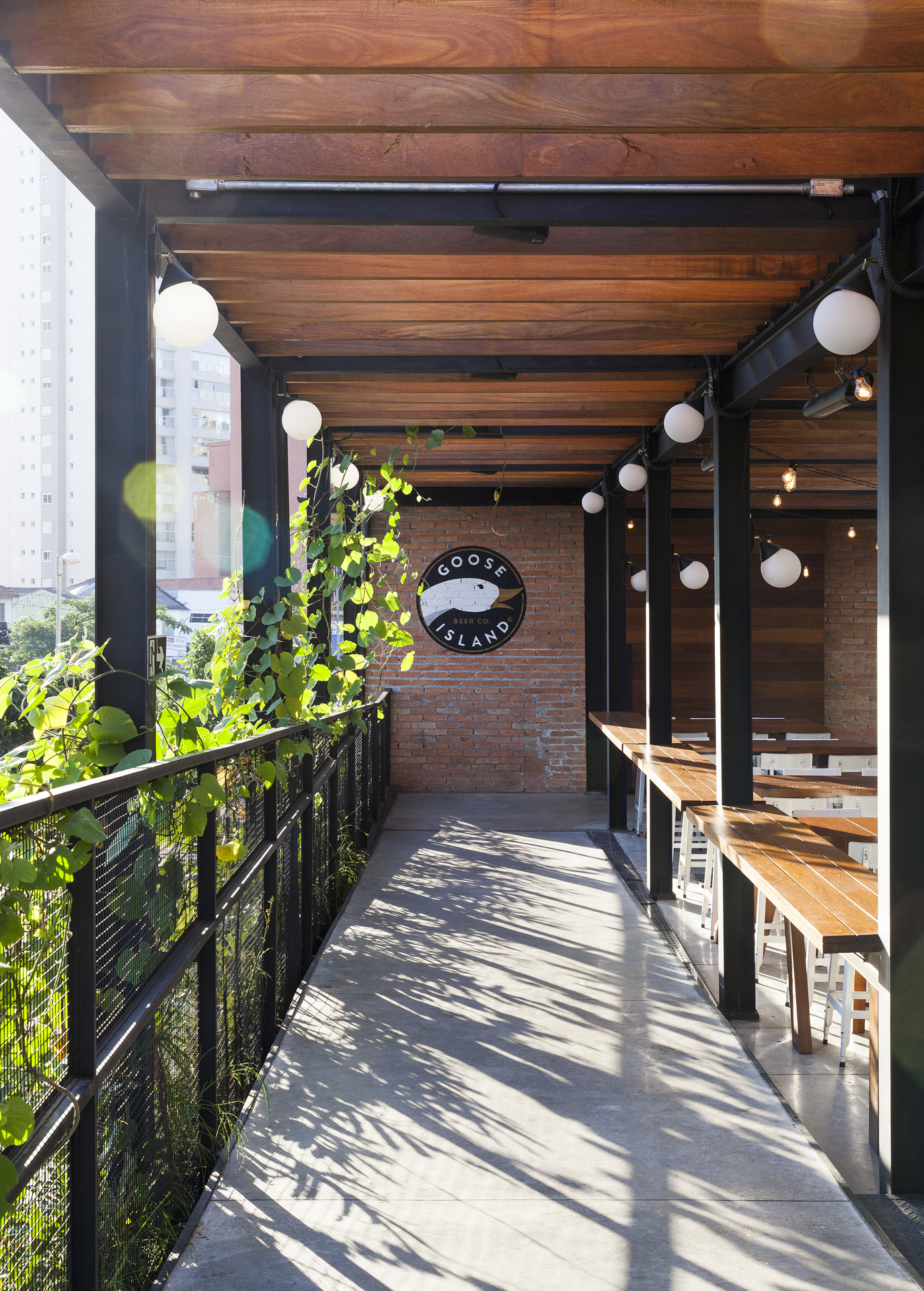 Gallery of Goose Island Brewhouse / SuperLimão + McKinley Burkart - 5