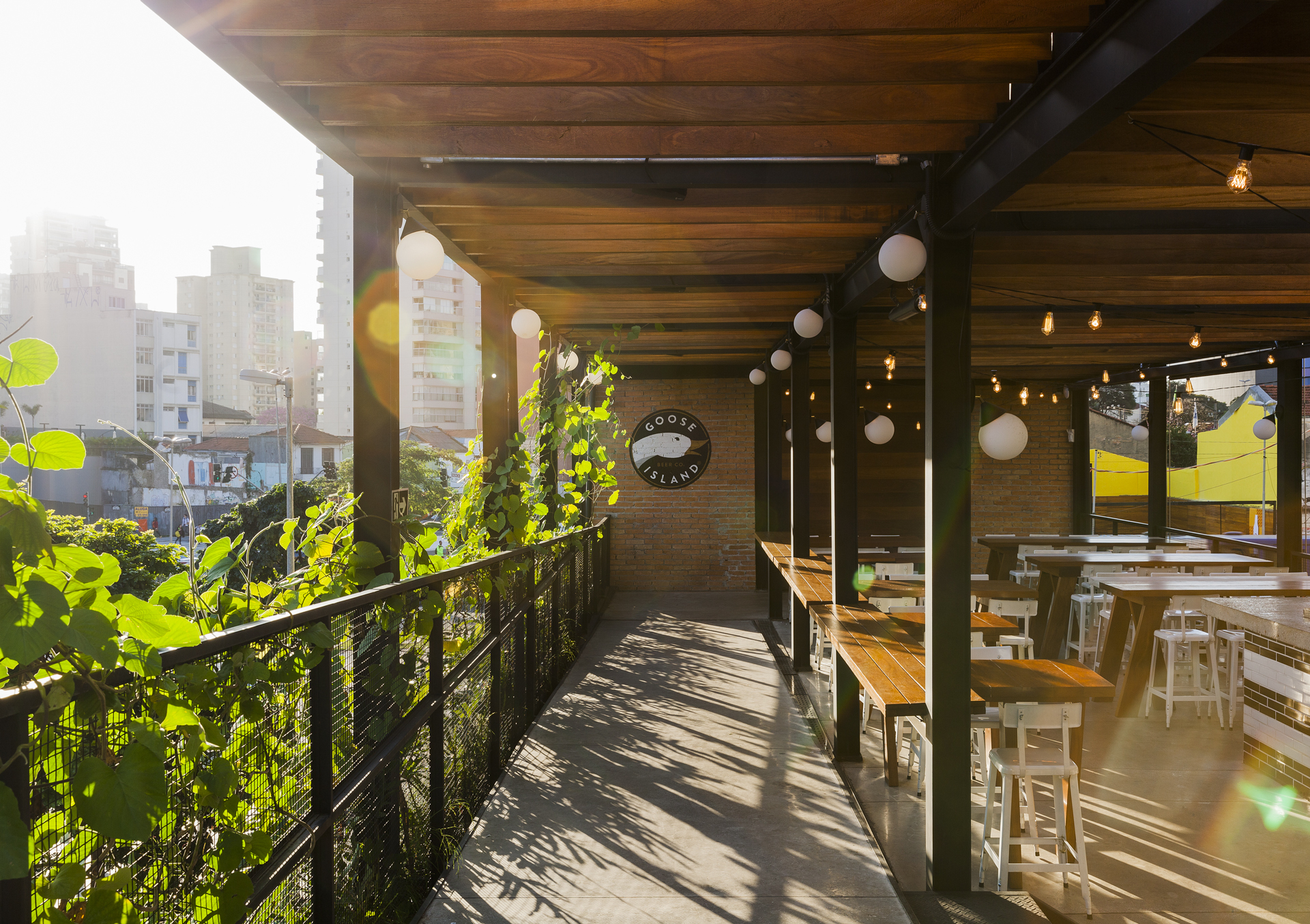 Gallery of Goose Island Brewhouse / SuperLimão + McKinley Burkart - 8