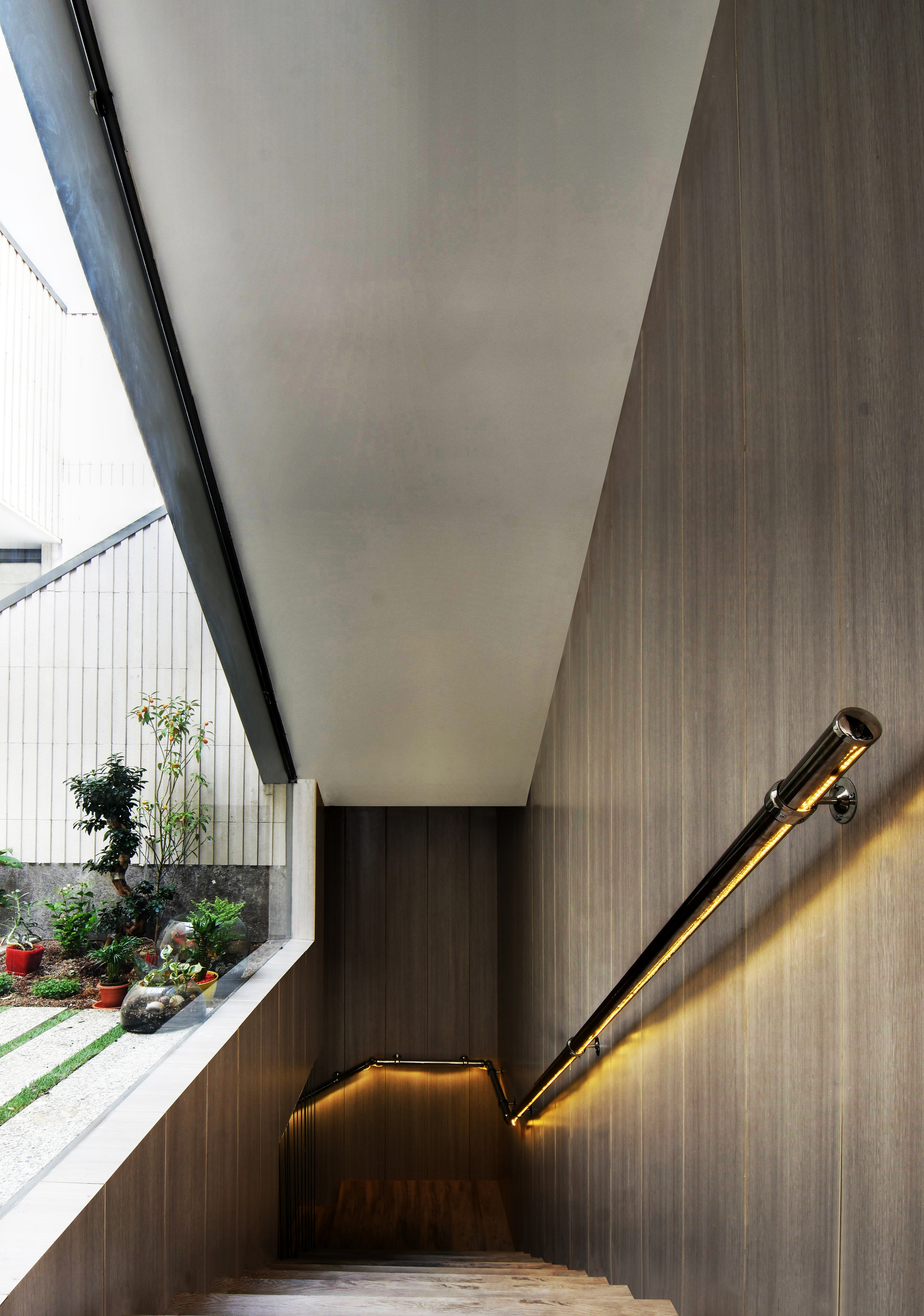 Gallery of Silence House / First Design Studio - 22