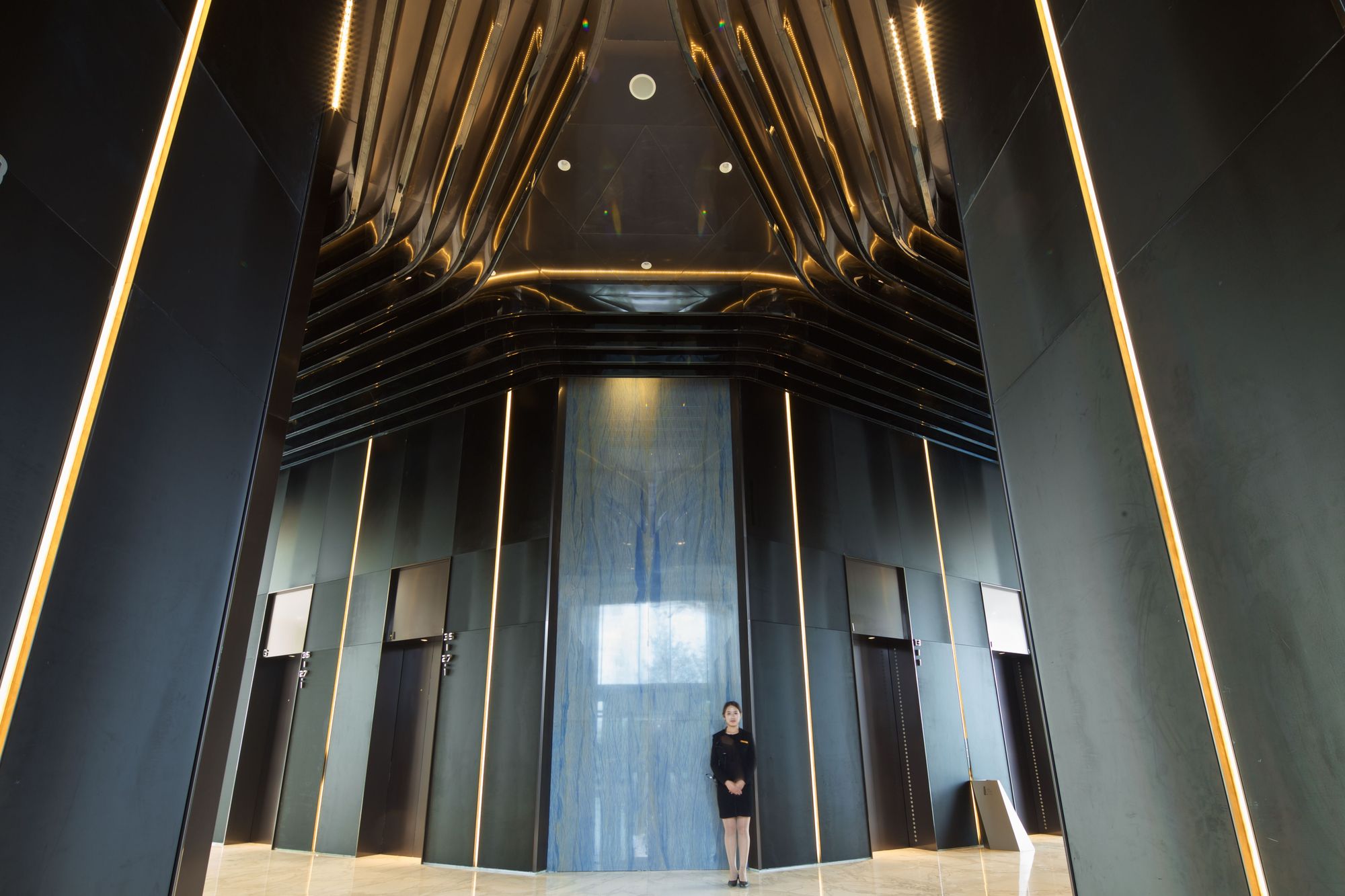 Gallery of Nanchang Sinic Center / Shanghai Tianhua Architecture ...