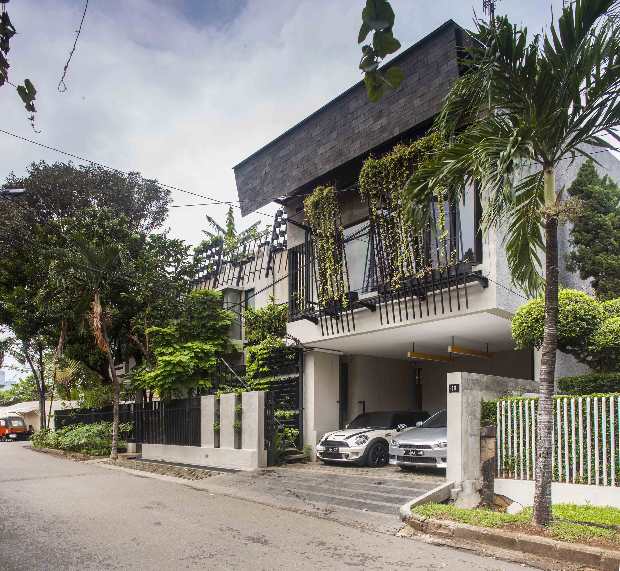 Gallery of Veranda House / sigit.kusumawijaya - 2