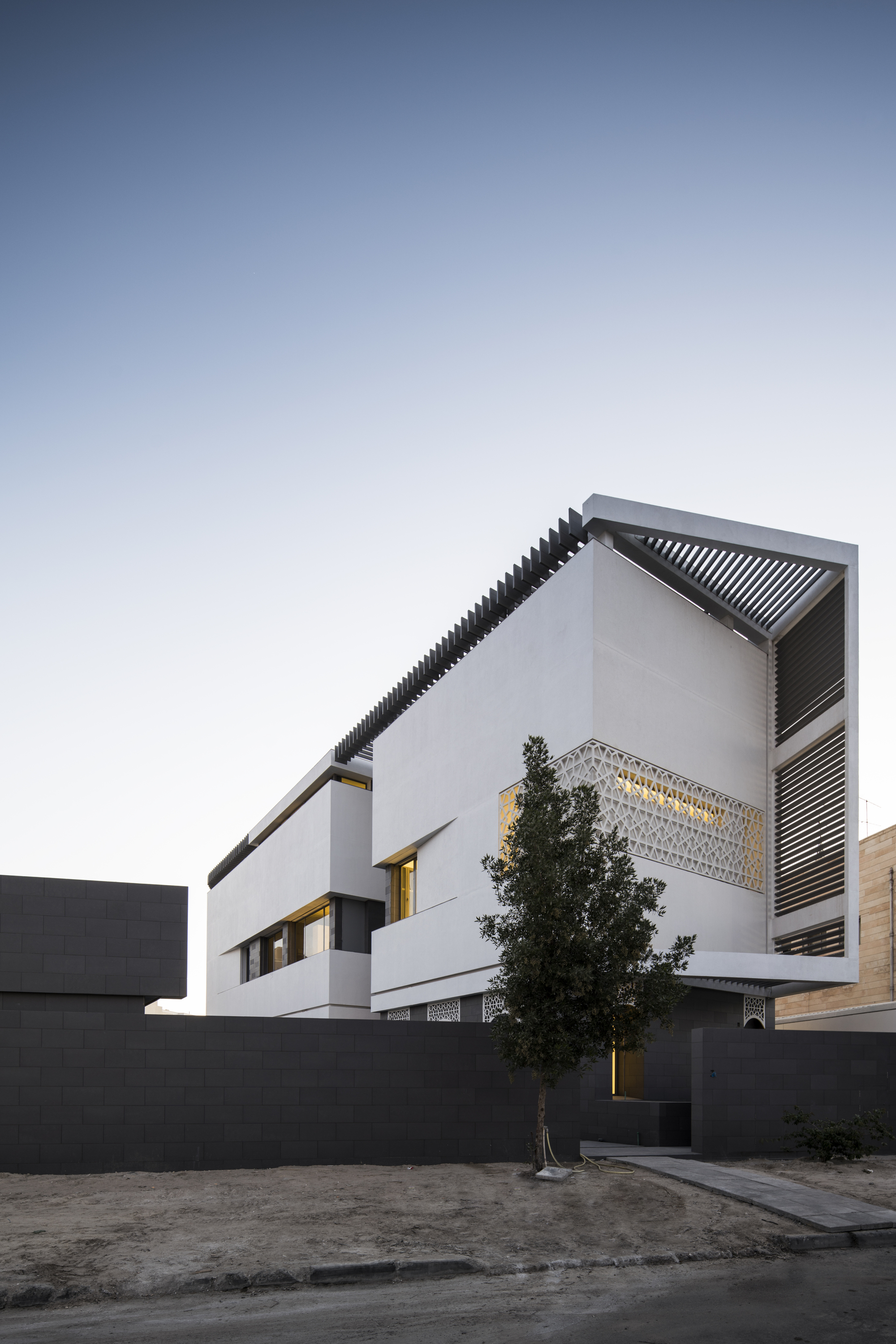 Galería de Casa Slice / Alhumaidhi Architects - 7