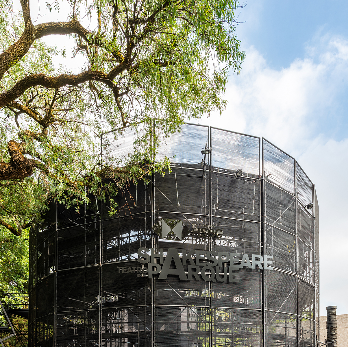 Galería de Estructura recrea teatro isabelino en la explanada del Museo ...
