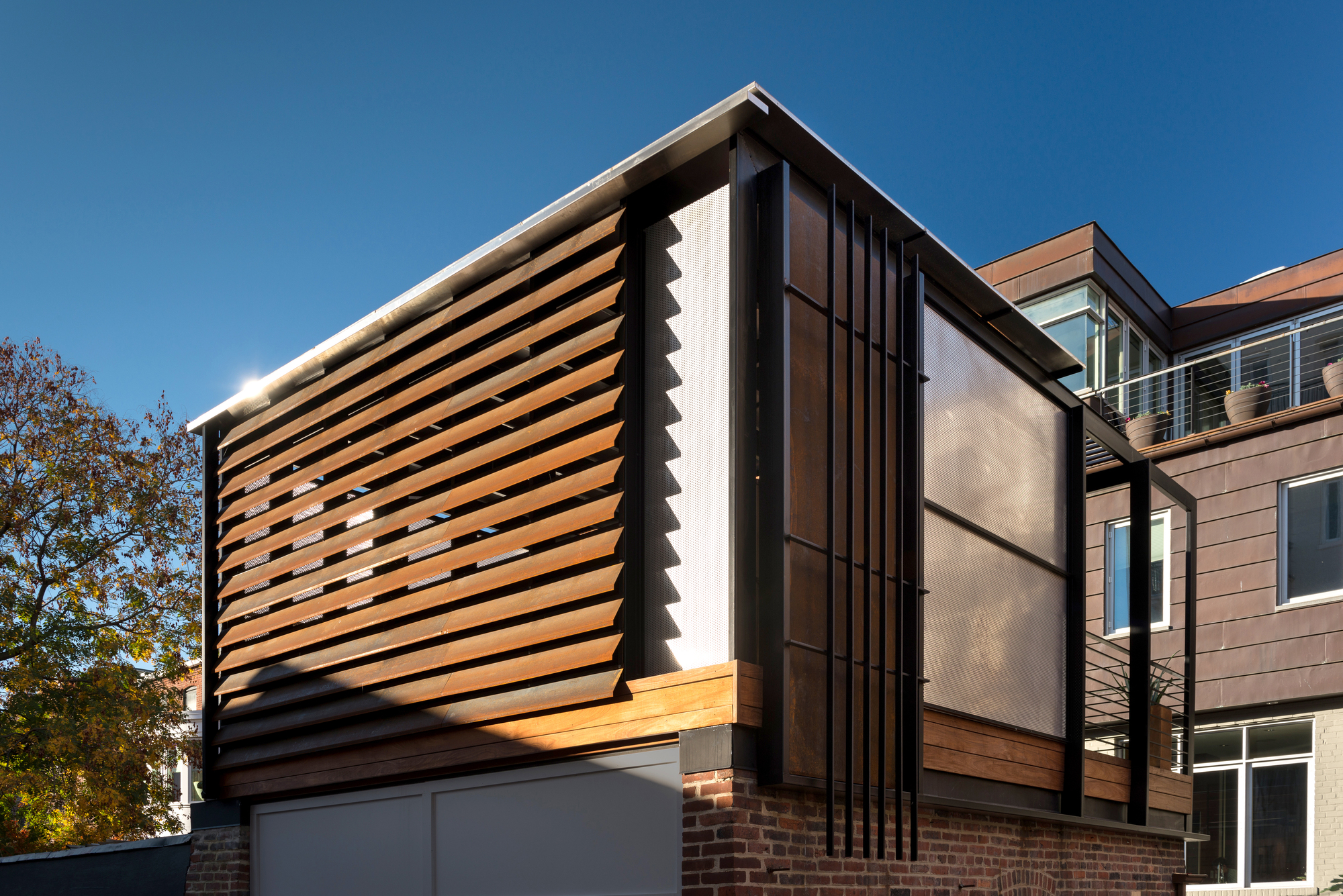 Gallery of Alley Armor / KUBE Architecture - 10