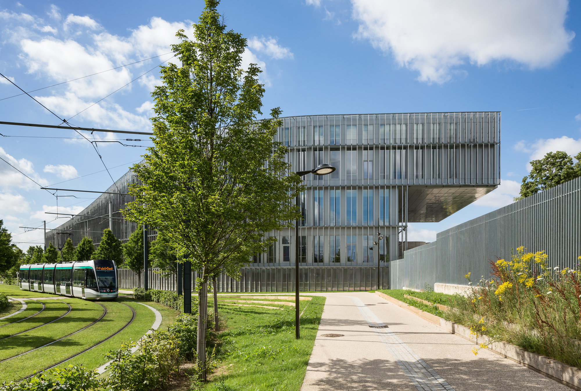 Gallery of Edgar Morin University Library / ROPA & Associés Architectes ...