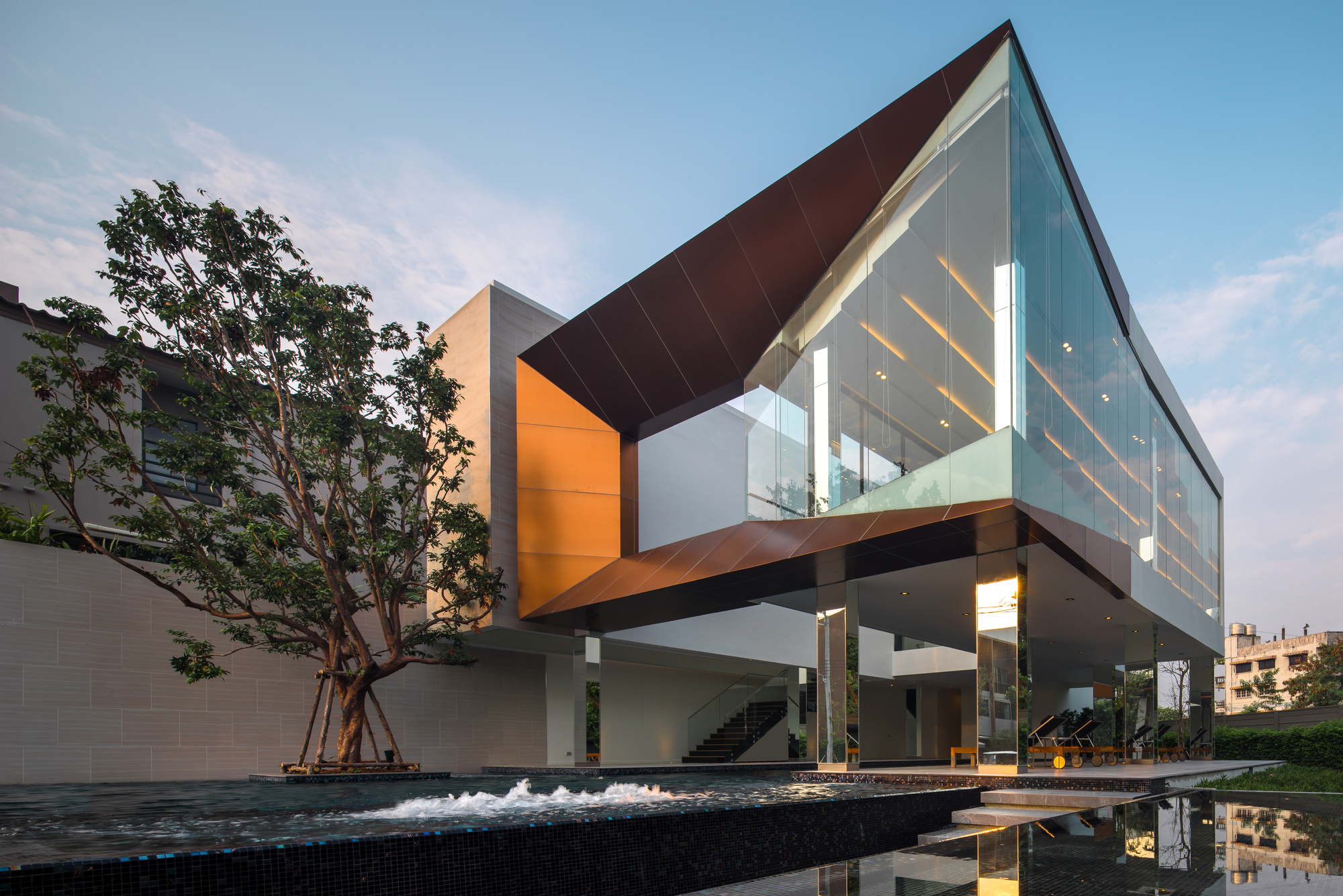 Gallery of Baan Klang Mueang Clubhouse / ForX Design Studio - 13