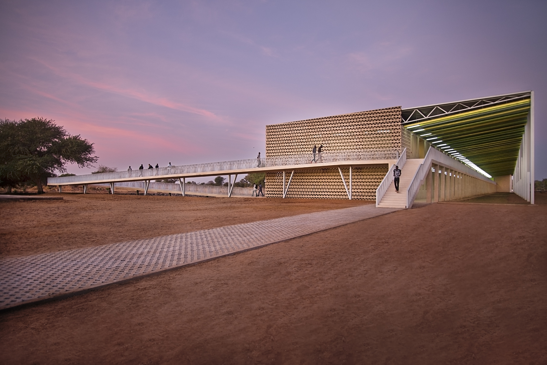 Gallery of Lecture Building at the Alioune Diop University / IDOM - 21