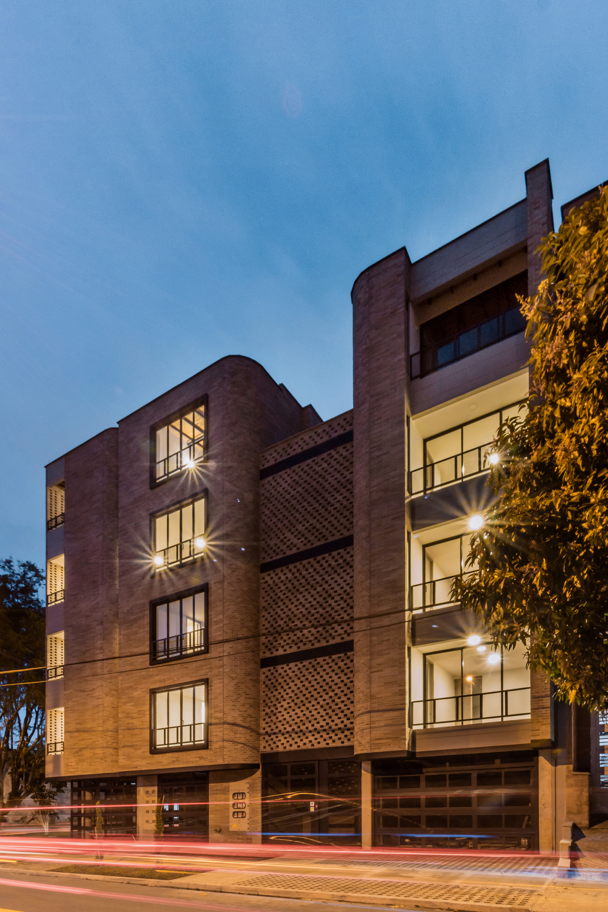Galeria de Edifício La Palma / Planta Baja Estudio de Arquitectura - 21