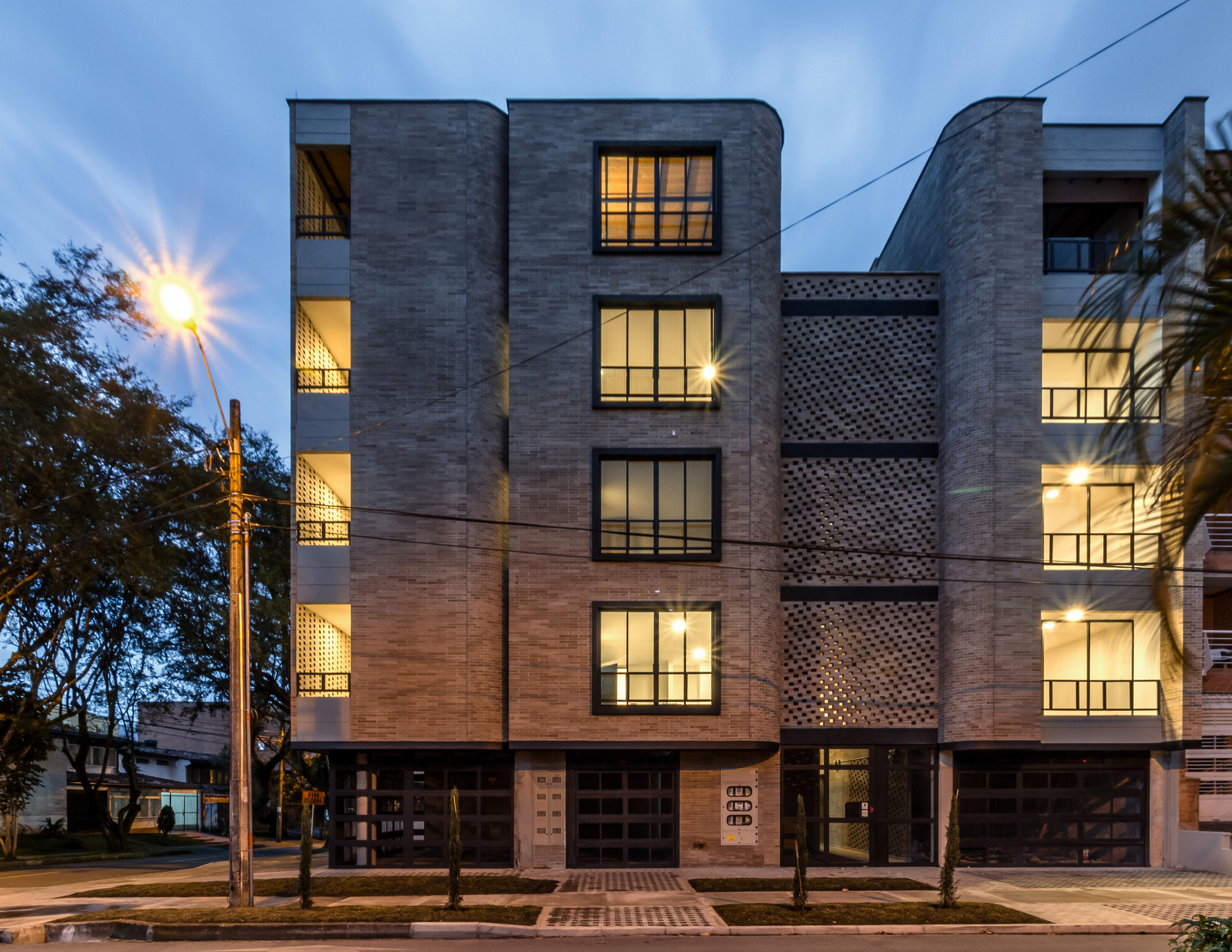 Galería de Edificio La Palma / Planta Baja Estudio de Arquitectura - 12