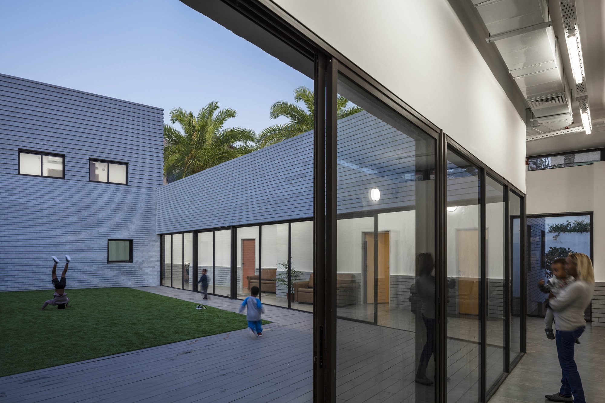 Gallery of Shelter For Victims Of Domestic Violence / Amos Goldreich ...