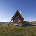 JR’s Hut at Kimo Estate / Anthony Hunt Design + Luke Stanley Architects ...