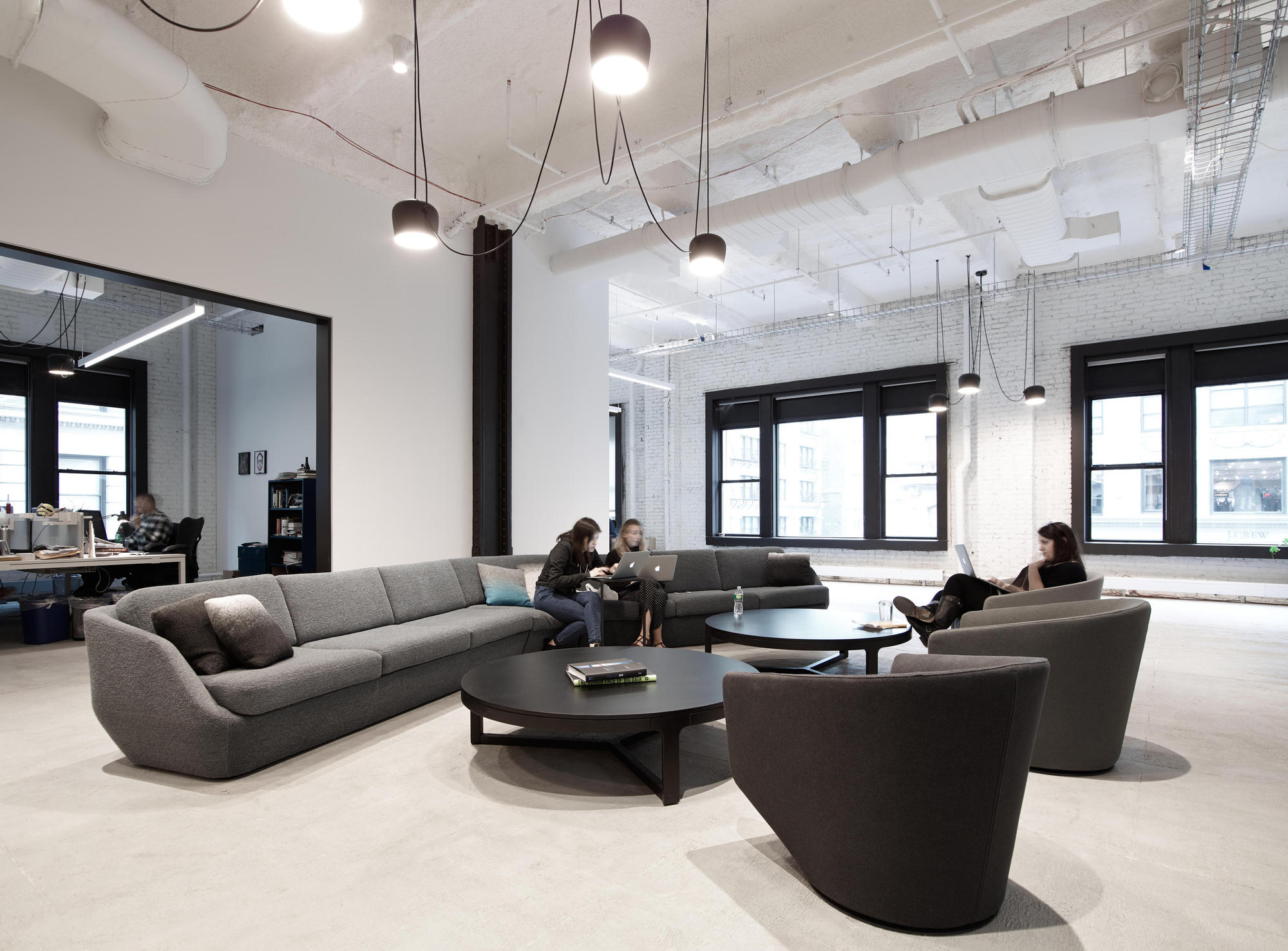 Gallery of Media Headquarters / Olson Kundig - 9