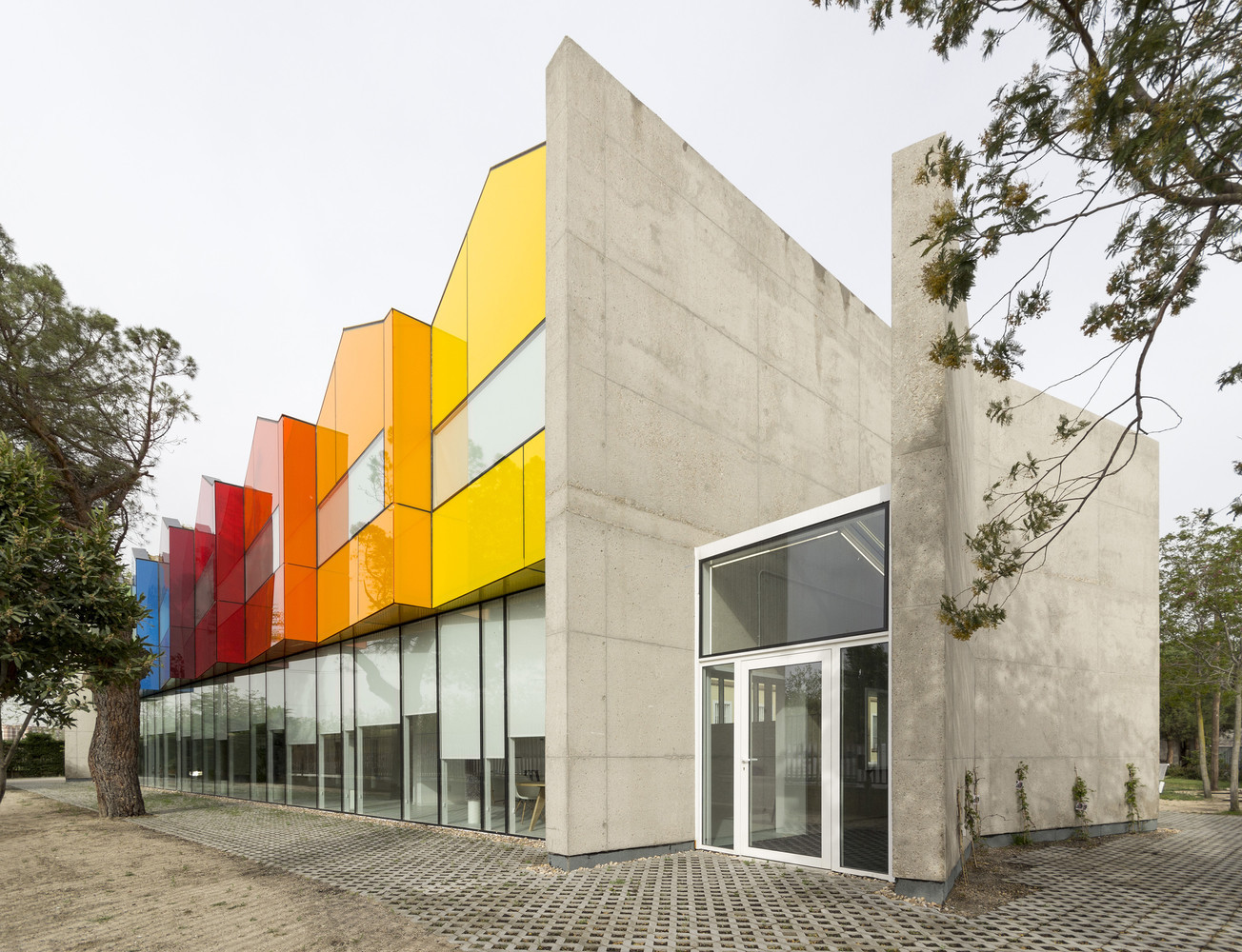 Gallery of The Role of Color in Architecture: Visual Effects and ...
