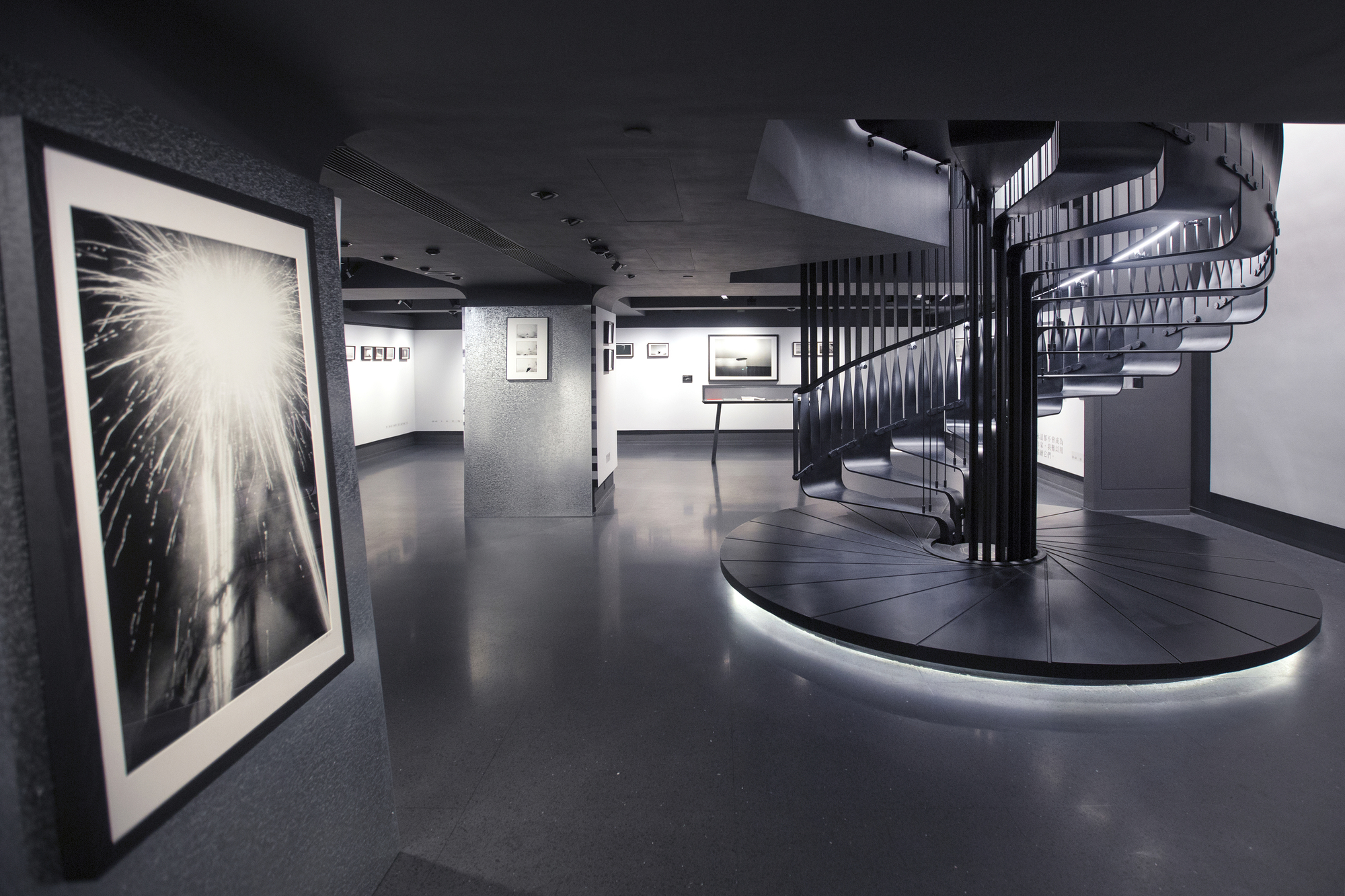 f22 foto space / LAAB Architects + Carlow Architecture & Design | ArchDaily