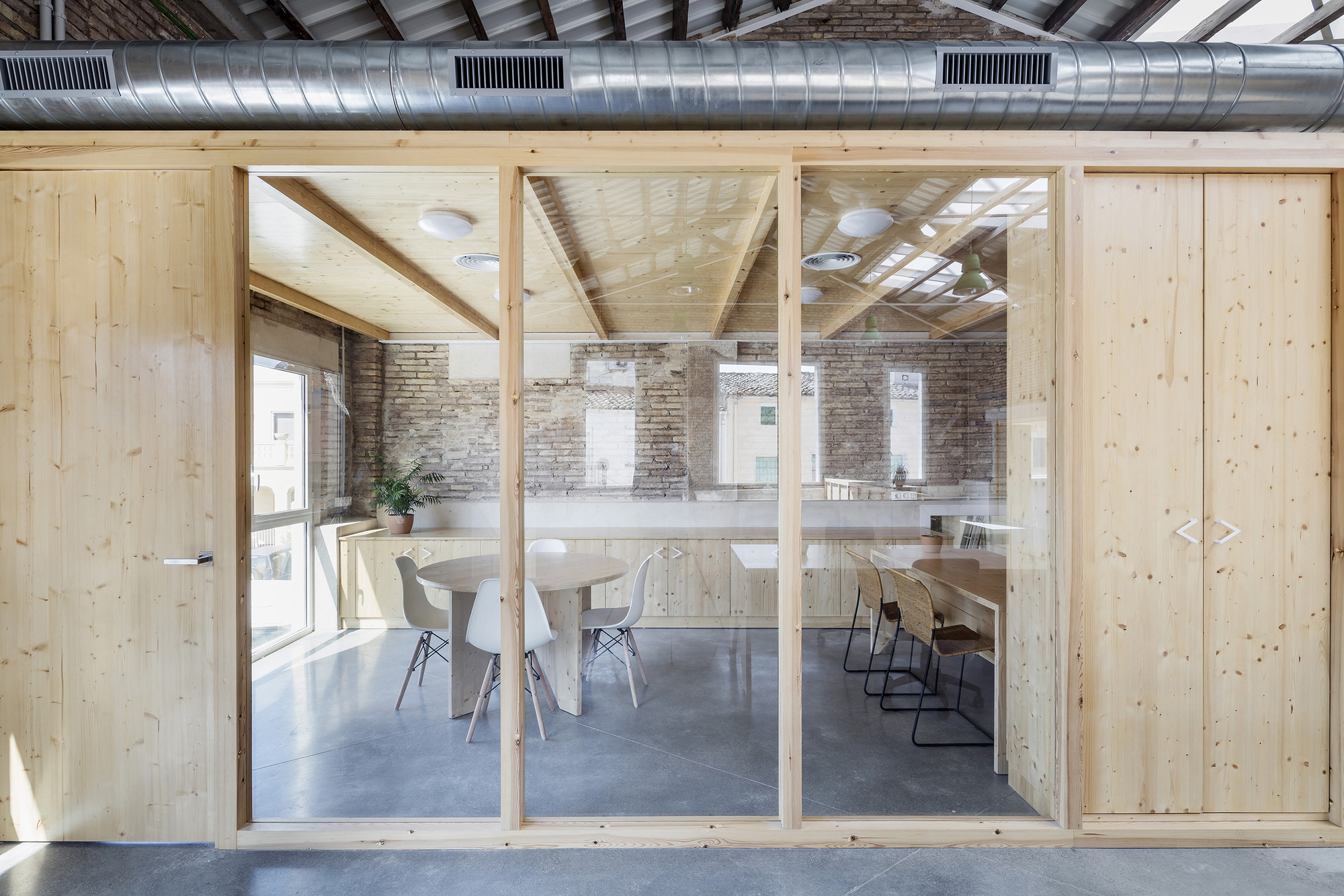 Gallery of Gon-Gar Workshops Rehabilitation and Extension / NUA ...